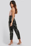 Cropped Patent Pants Schwarz | NA-KD