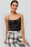 Cross Back Straight Neckline Singlet Schwarz | NA-KD