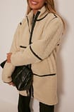 Teddy-Jacke mit PU-Gürtel Beige | NA-KD