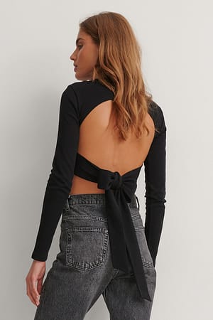 Open Back Twisted Detail Top Black | NA-KD