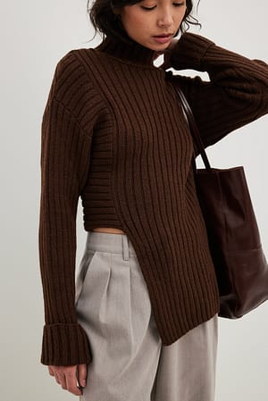 Asymmetric Knitted Rib Sweater Brown | NA-KD