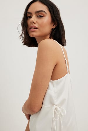 Overlap Satin Singlet Offwhite | NA-KD