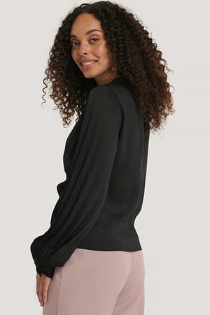 Plissierte Bluse Schwarz | NA-KD