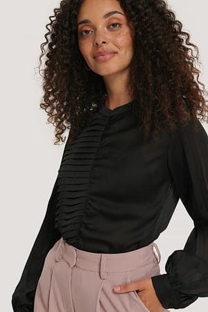 Plissierte Bluse Schwarz | NA-KD