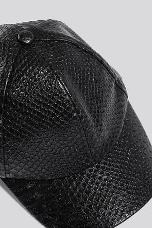 Reptile PU Cap Schwarz | NA-KD