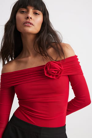 Off Shoulder Rose Top Red | NA-KD