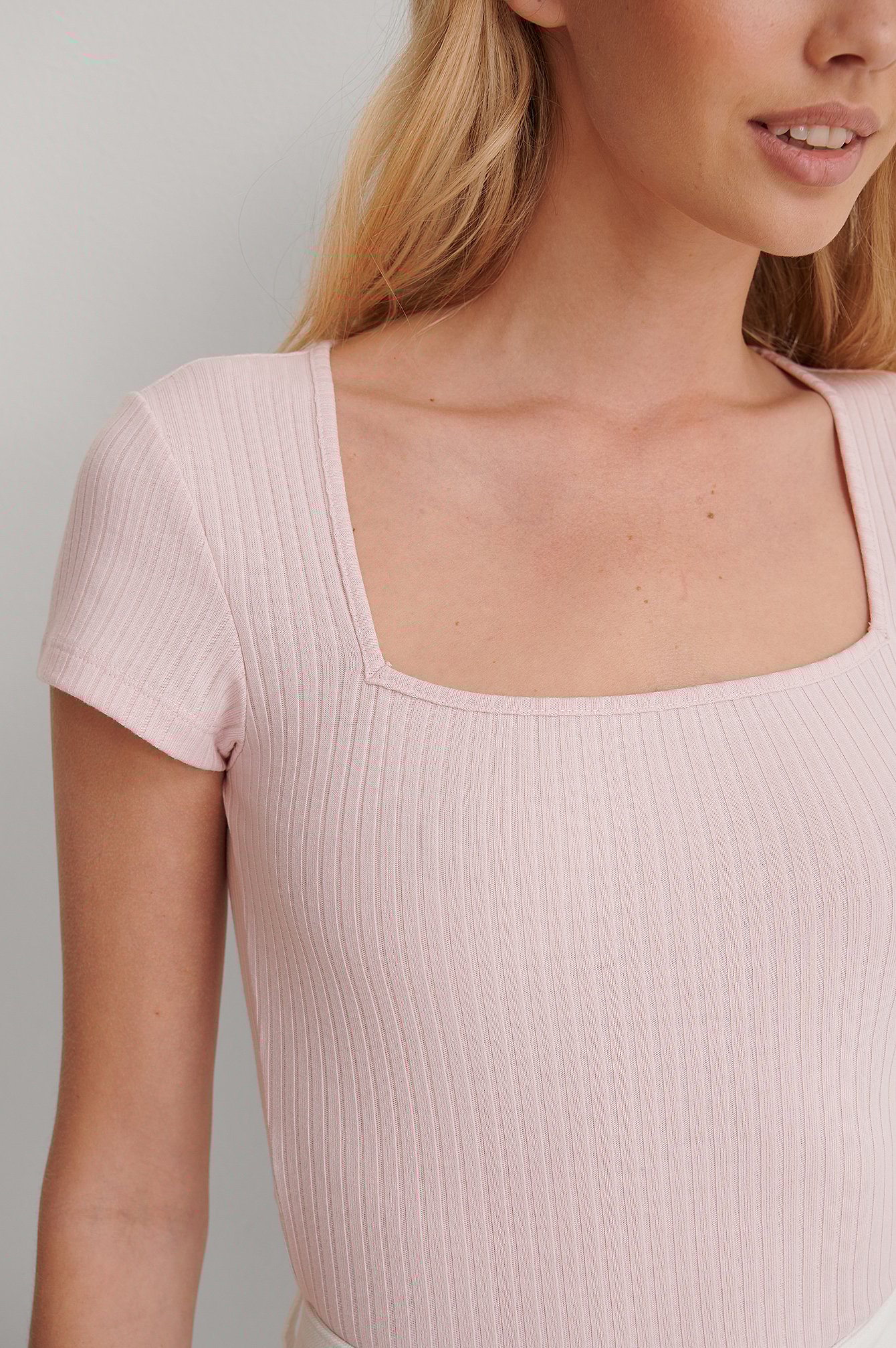 Square Neck Short Sleeve Top Pink | na-kd.com