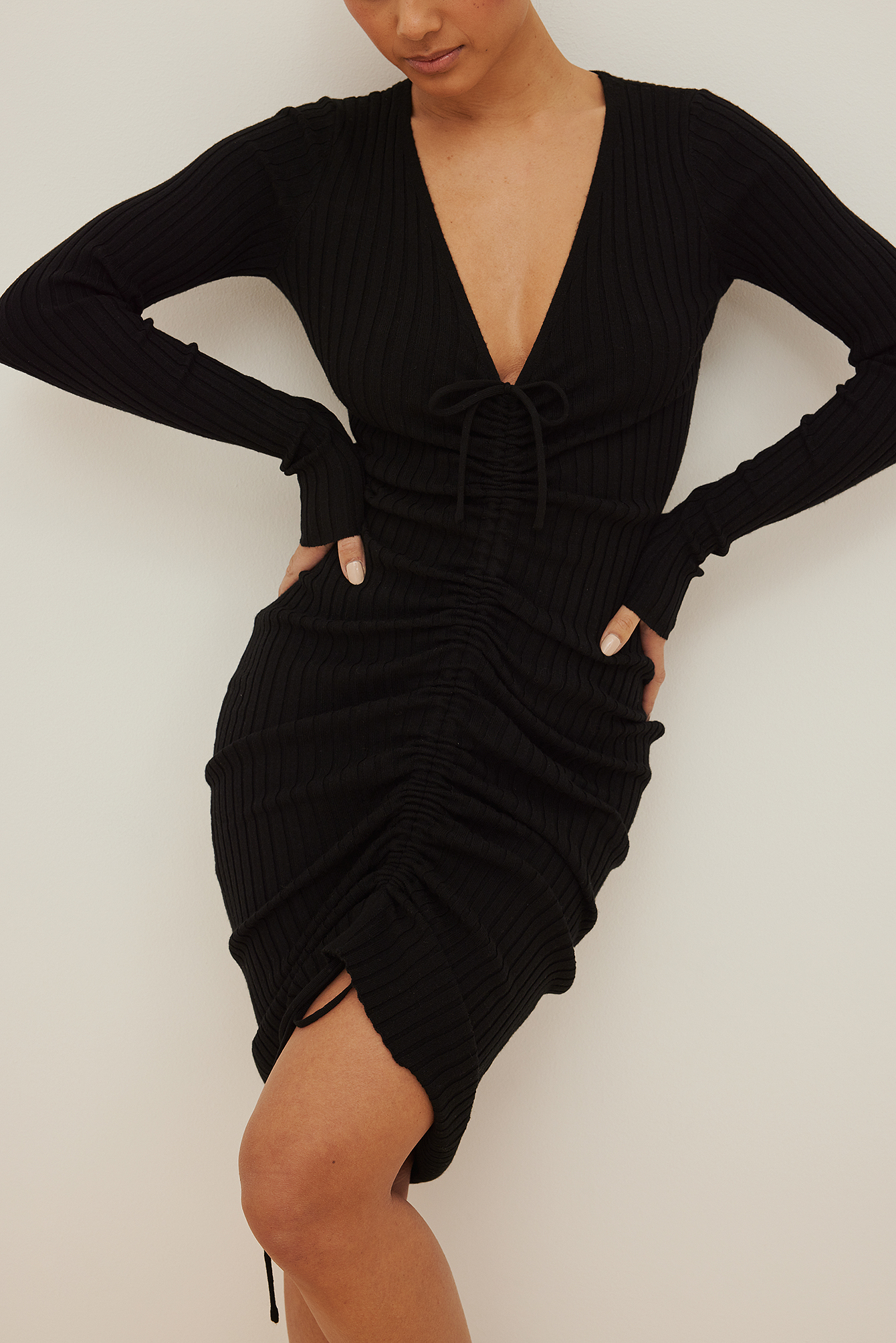 Ribbed V-neck Dress Black | na-kd.com