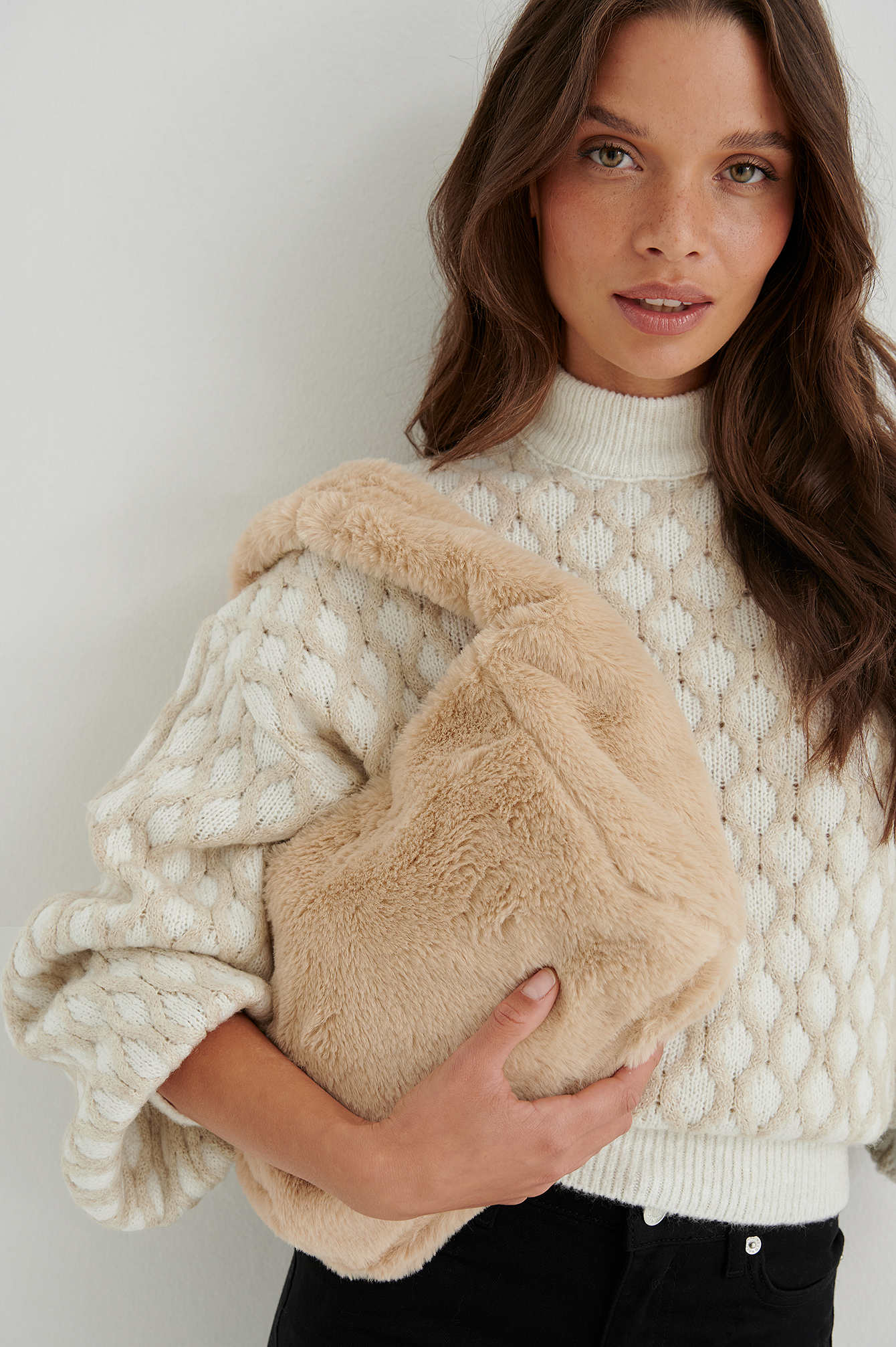 Flauschige Tasche Beige | na-kd.com