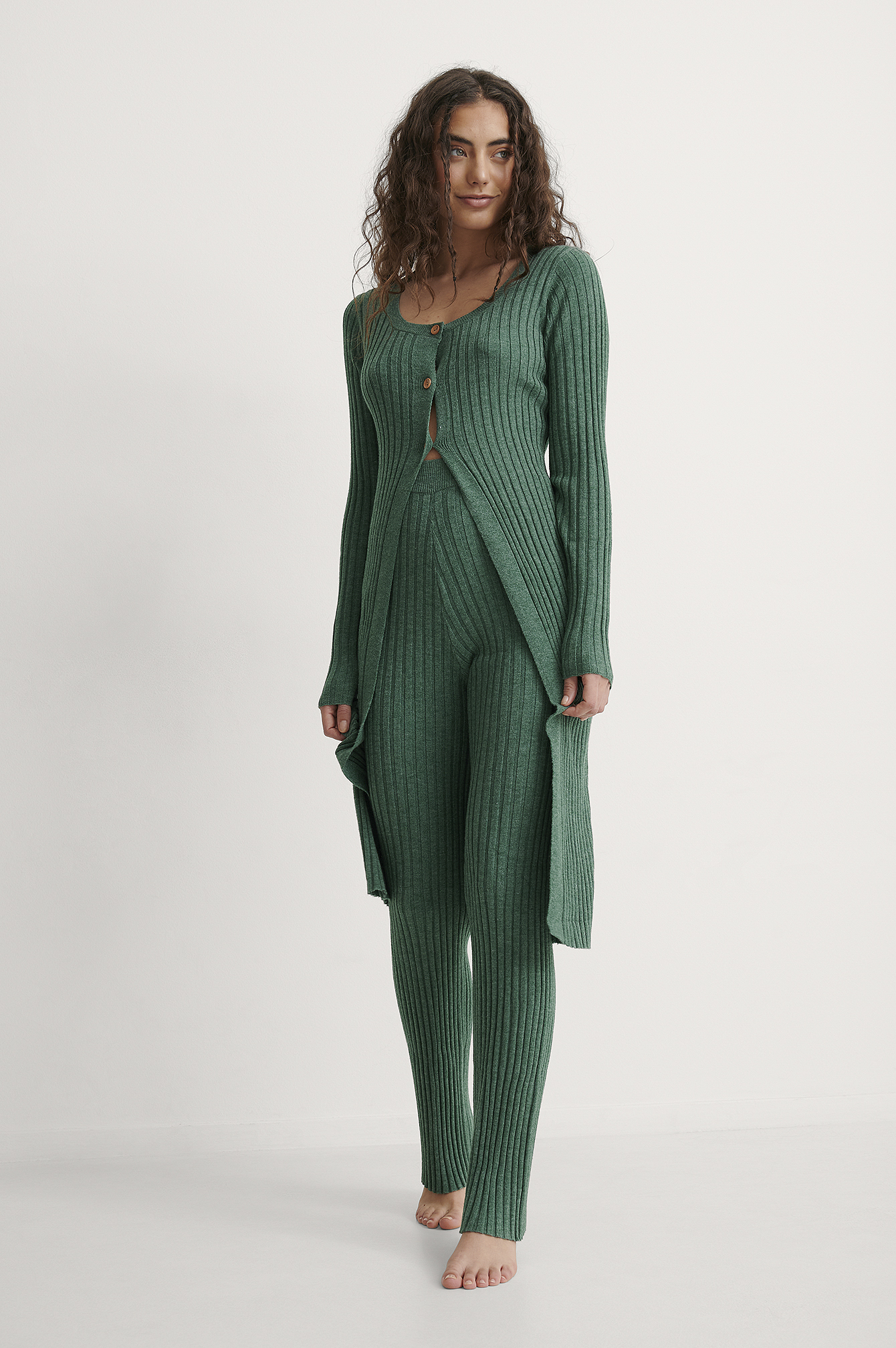 Gerippter langer Strick-Cardigan Grün | NA-KD