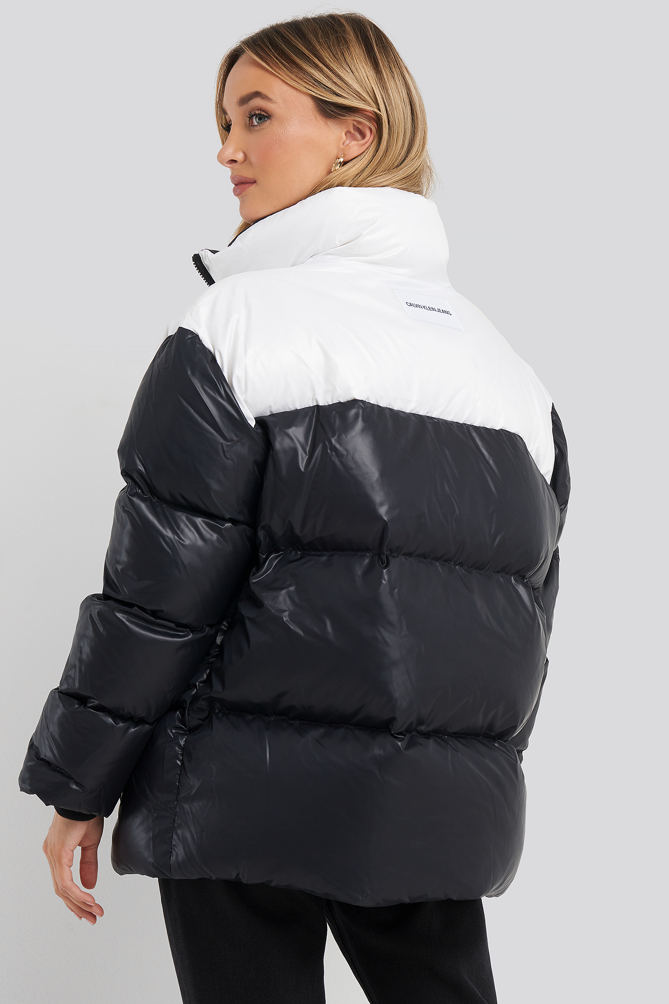 Oversized Down Blocking Jacket Schwarz | NA-KD
