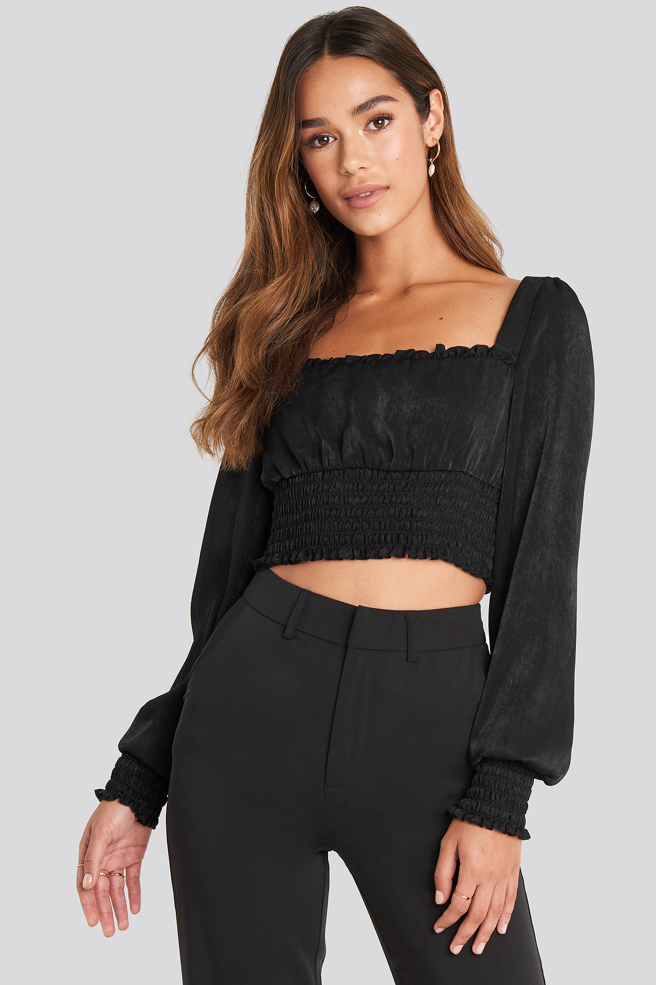Cropped Ruffle Top Schwarz | NA-KD