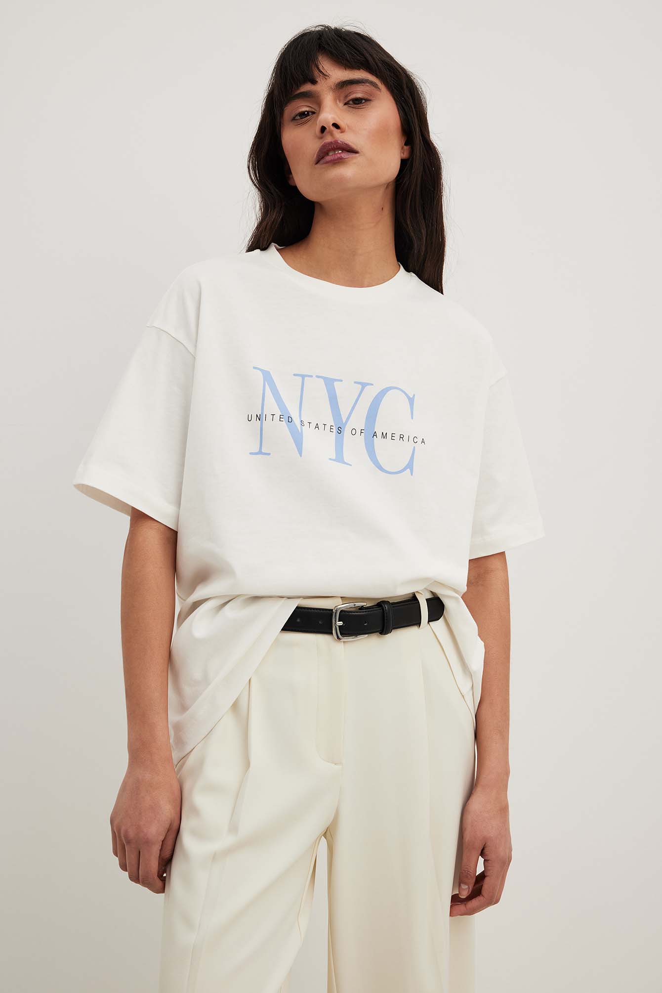 Camiseta con estampado de ciudad Blanco roto | NA-KD