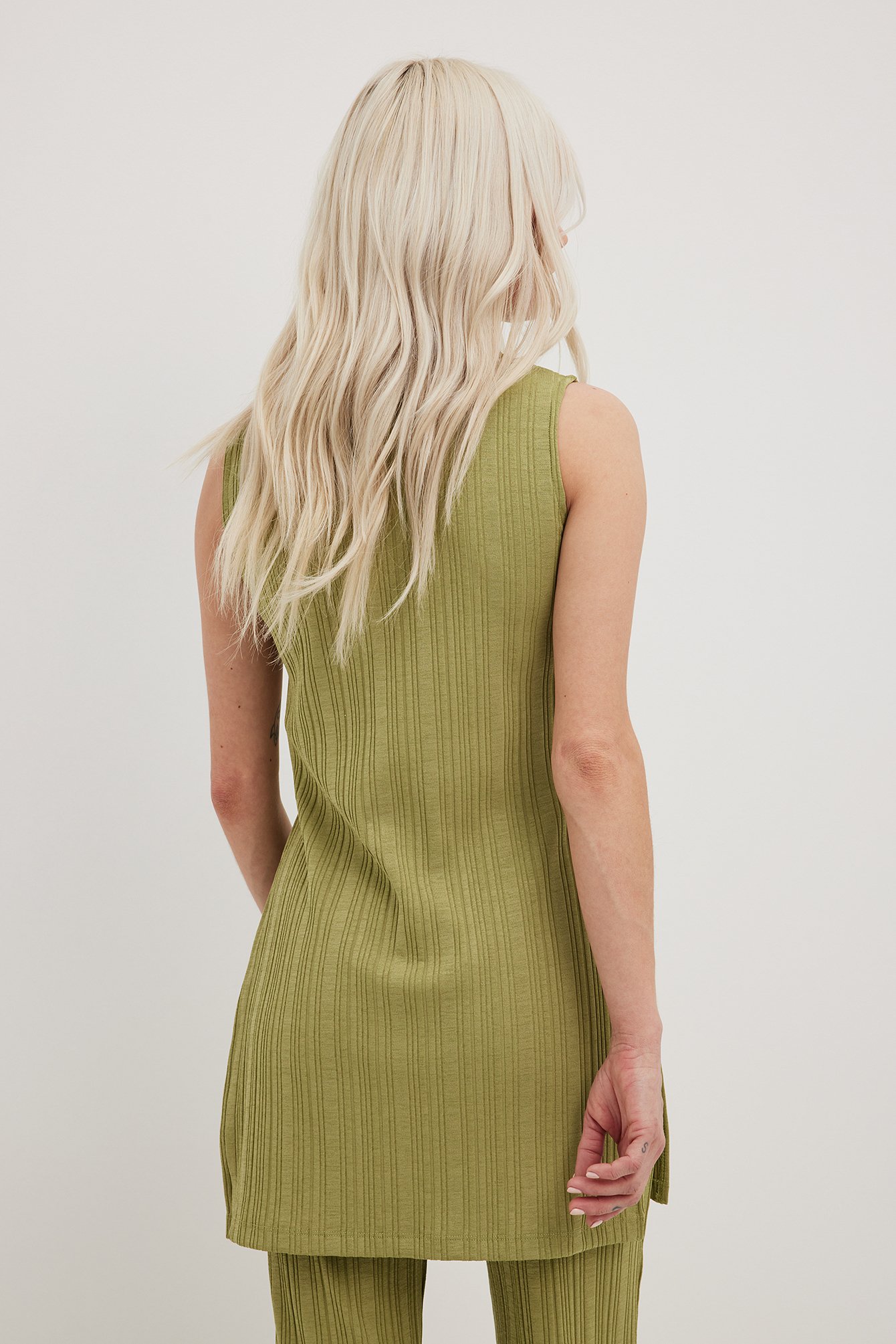 Irregular Rib Side Slit Top Green | NA-KD