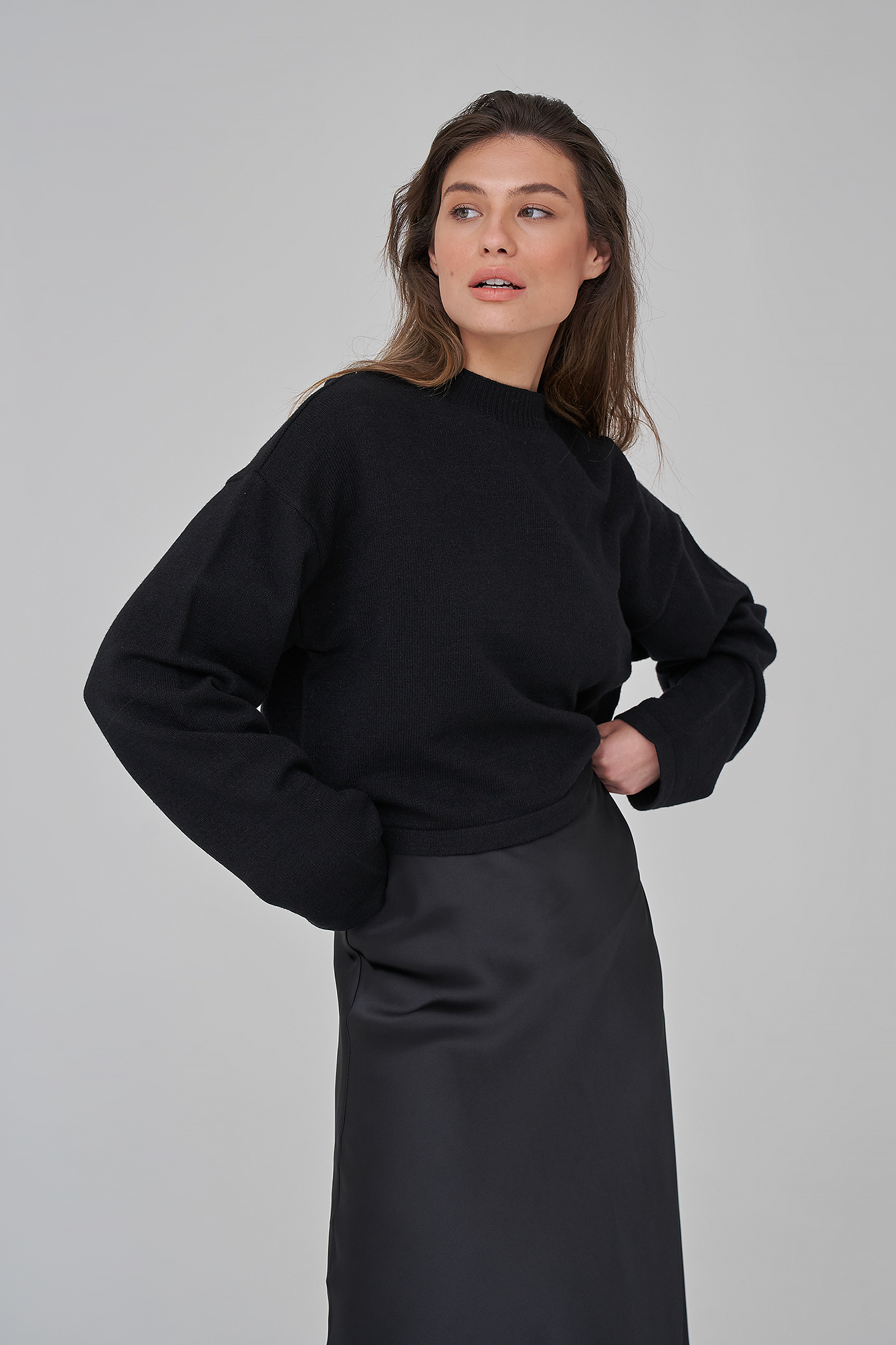 Light Knit Dropped Shoulder Sweater Black | NA-KD