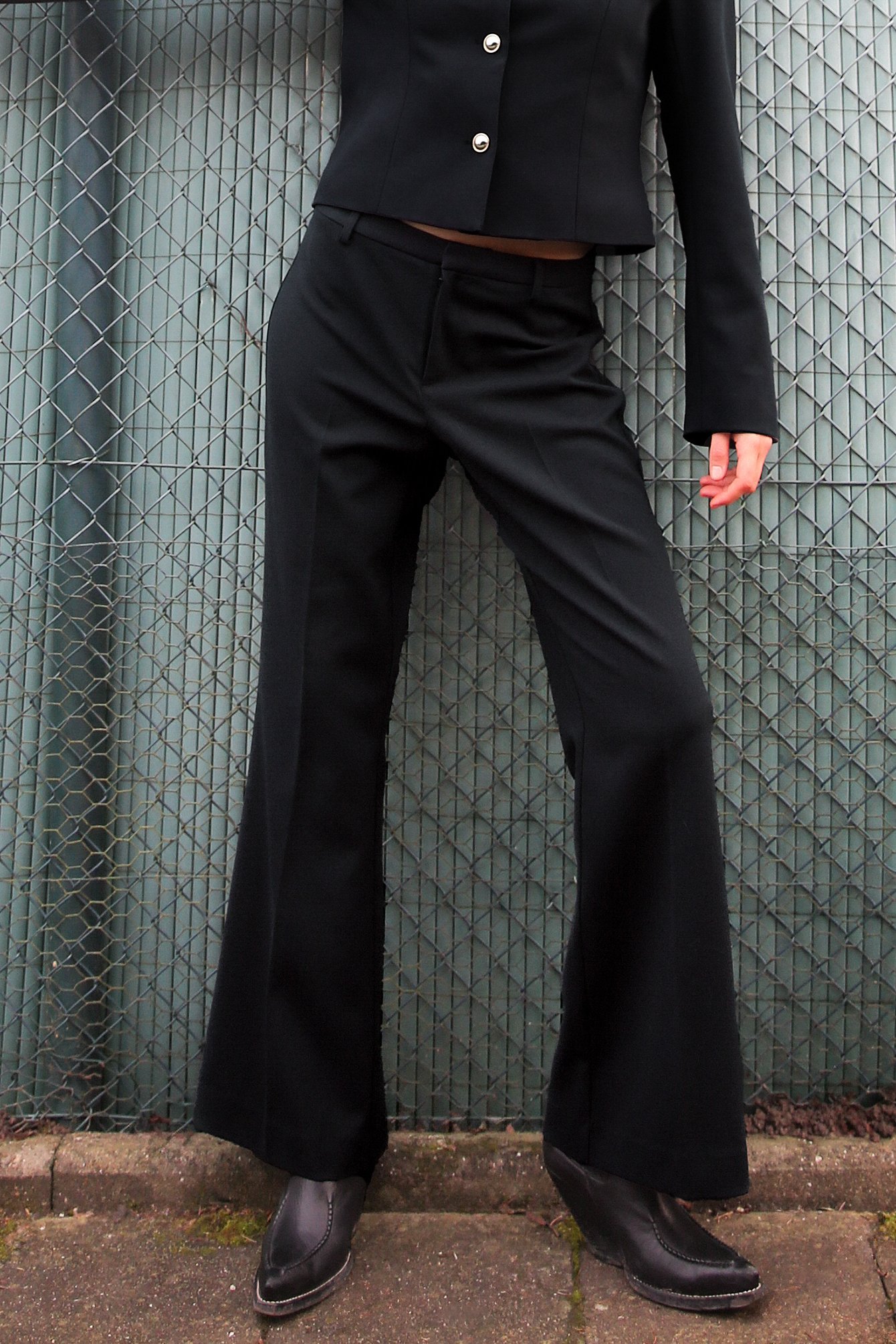 Flared Fitted Pants Black | NA-KD