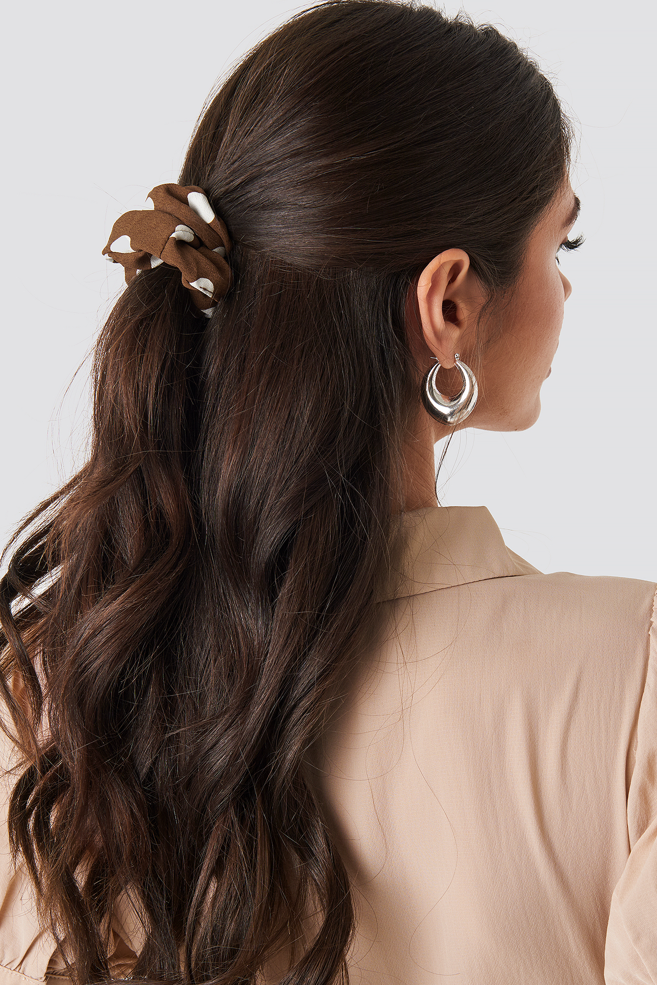 2-Pack Big Dotted Scrunchie Brown | NA-KD