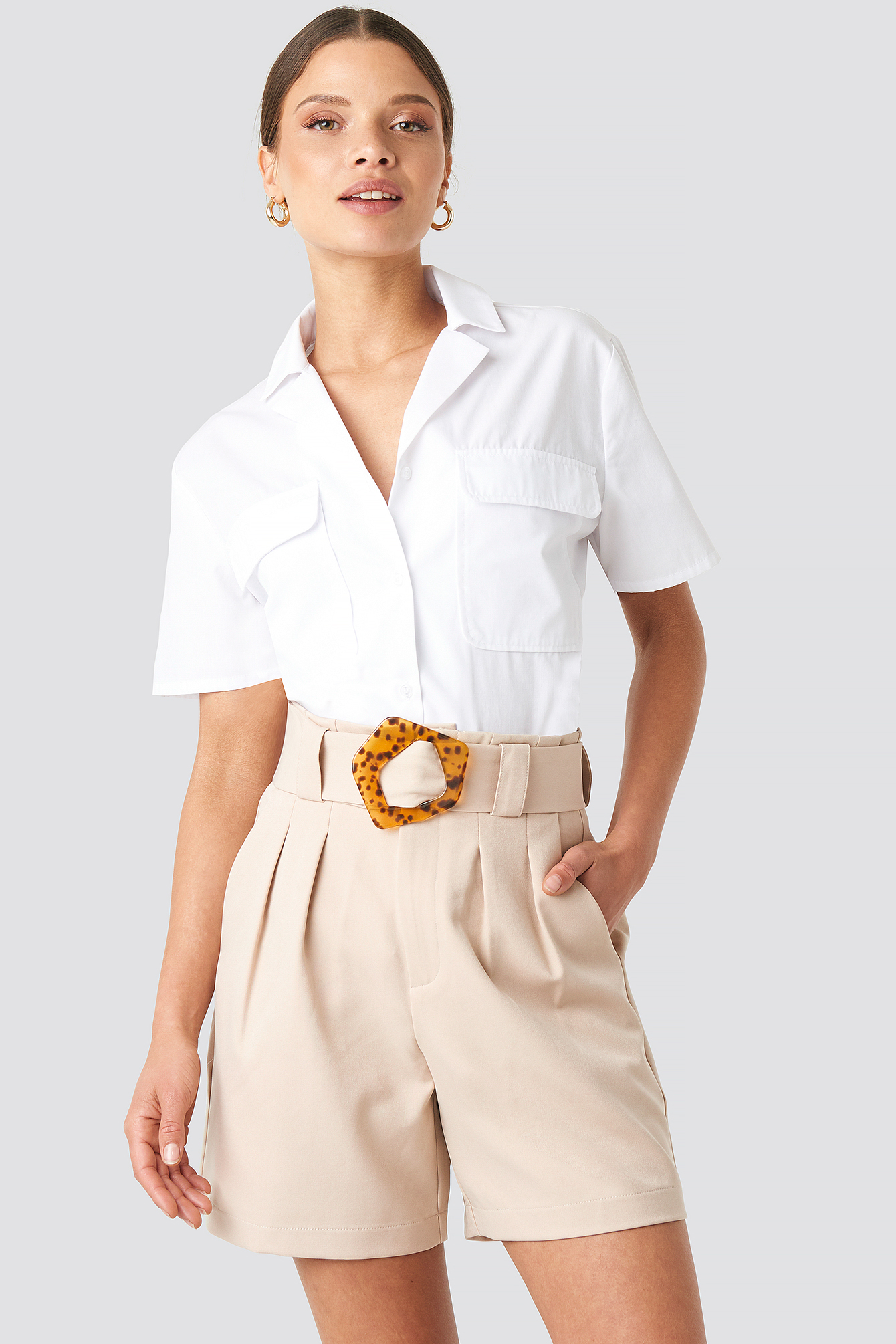 Asymmetric Buckle Belted Shorts Beige | NA-KD