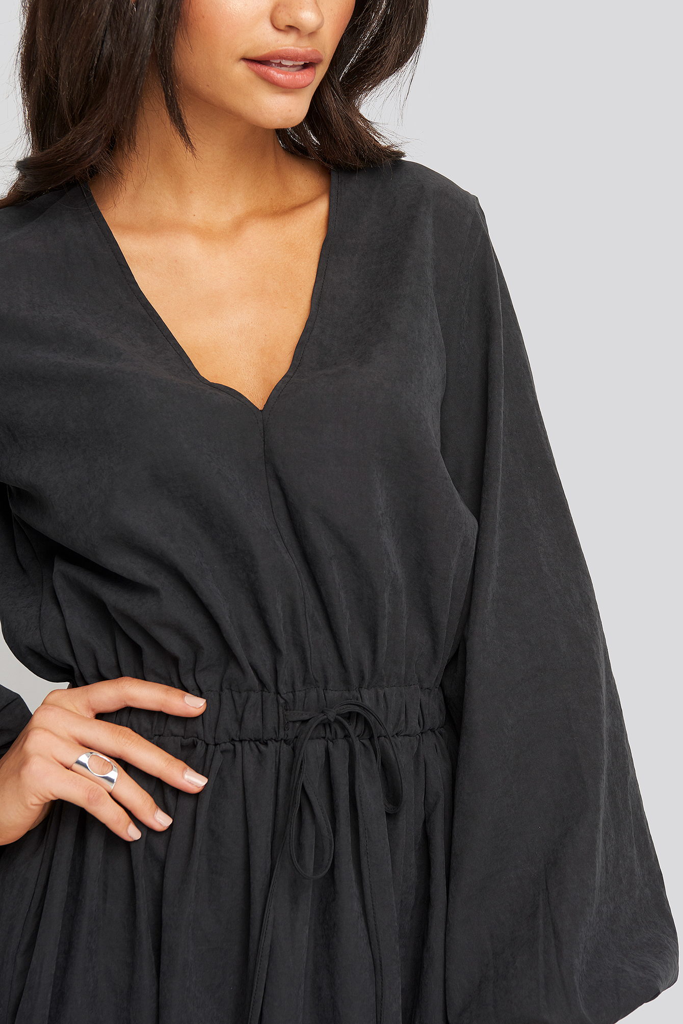 Ballon Sleeve V Front Dress Schwarz | na-kd.com
