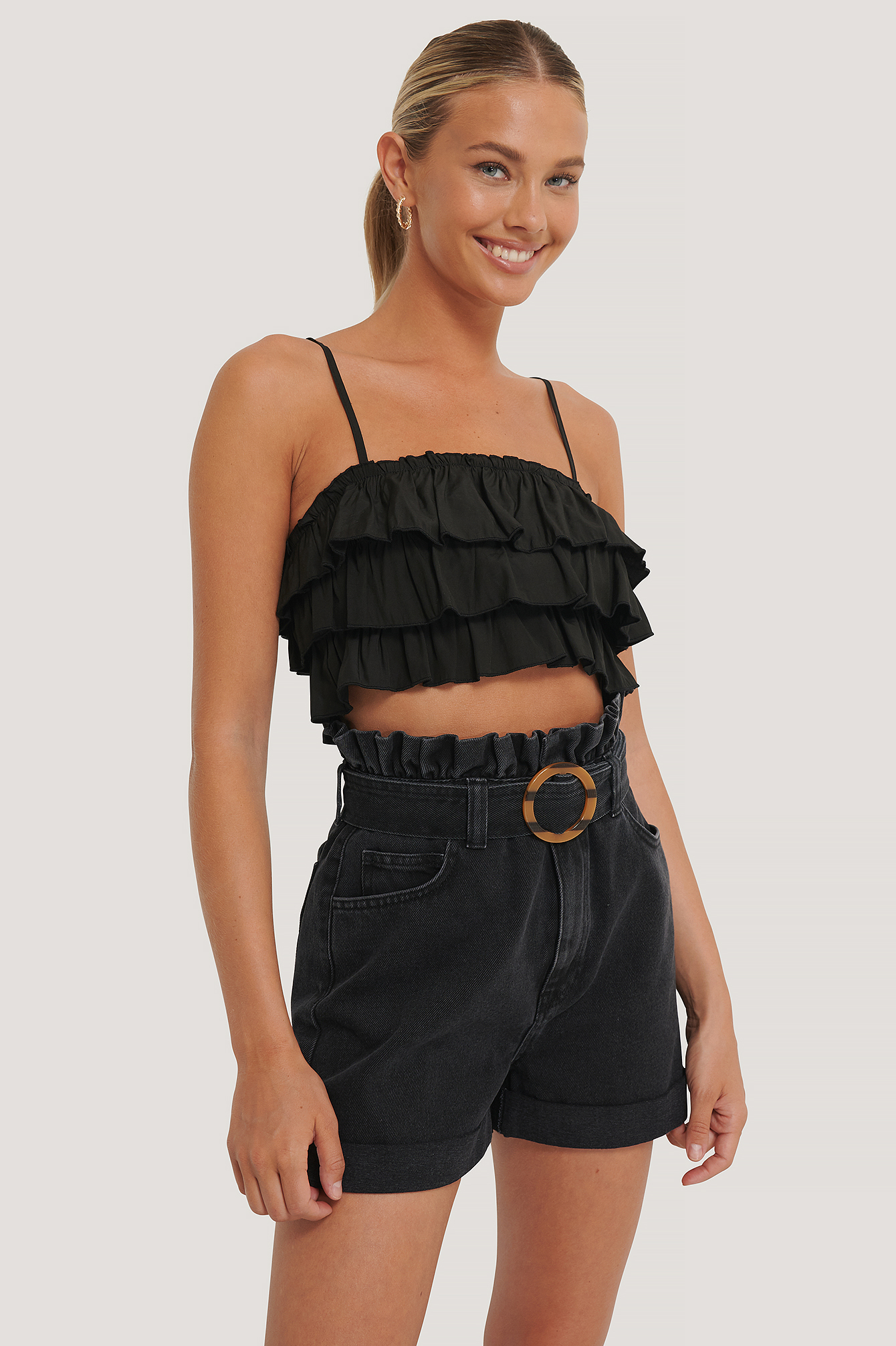 Buckle Belt Denim Shorts Black | NA-KD