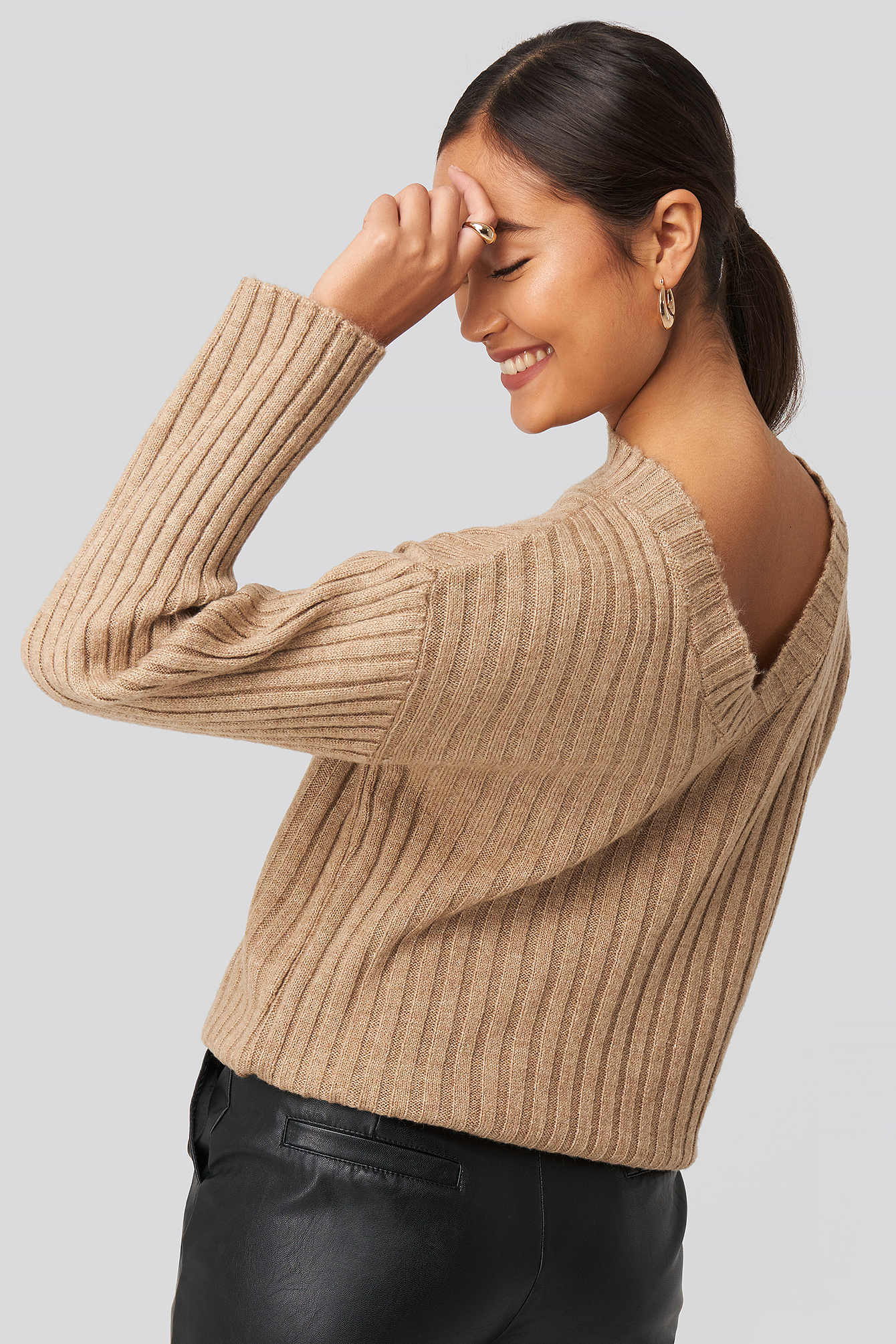 Camilla Frederikke Open Back Knitted Sweater Beige | NA-KD