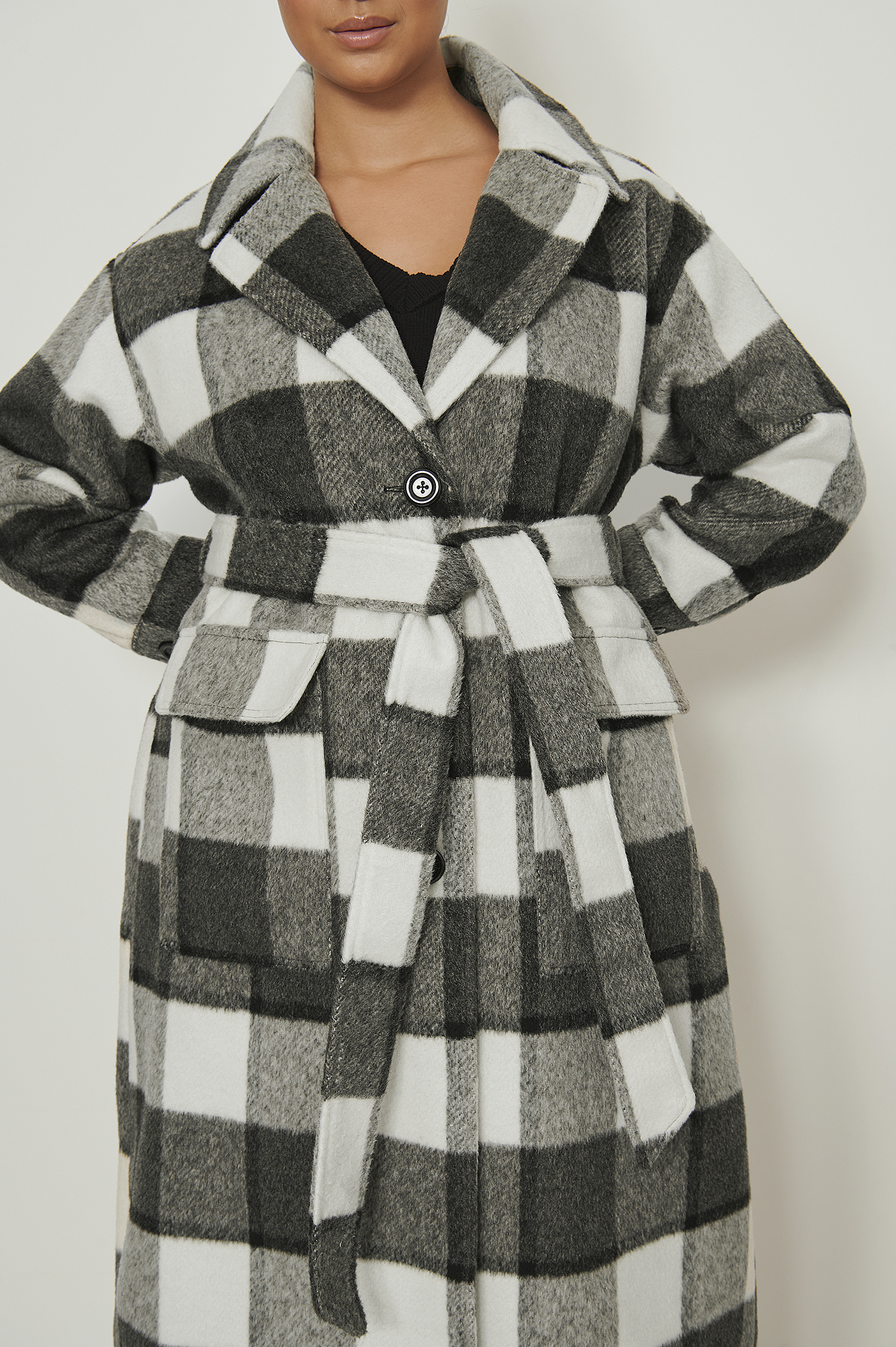 Rutig oversize kappa med bälte Rutig | NA-KD