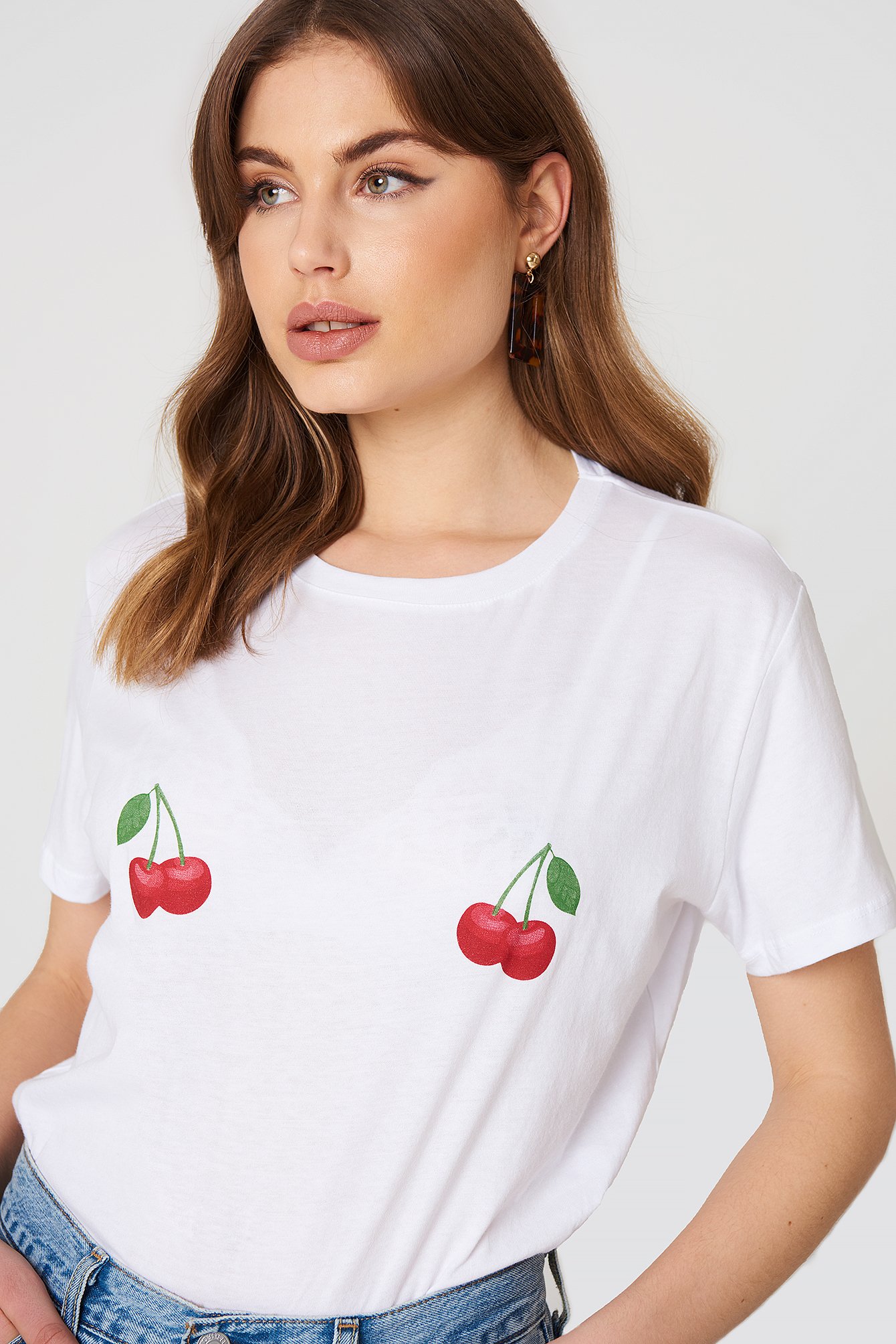 Cherry Tee White | NA-KD