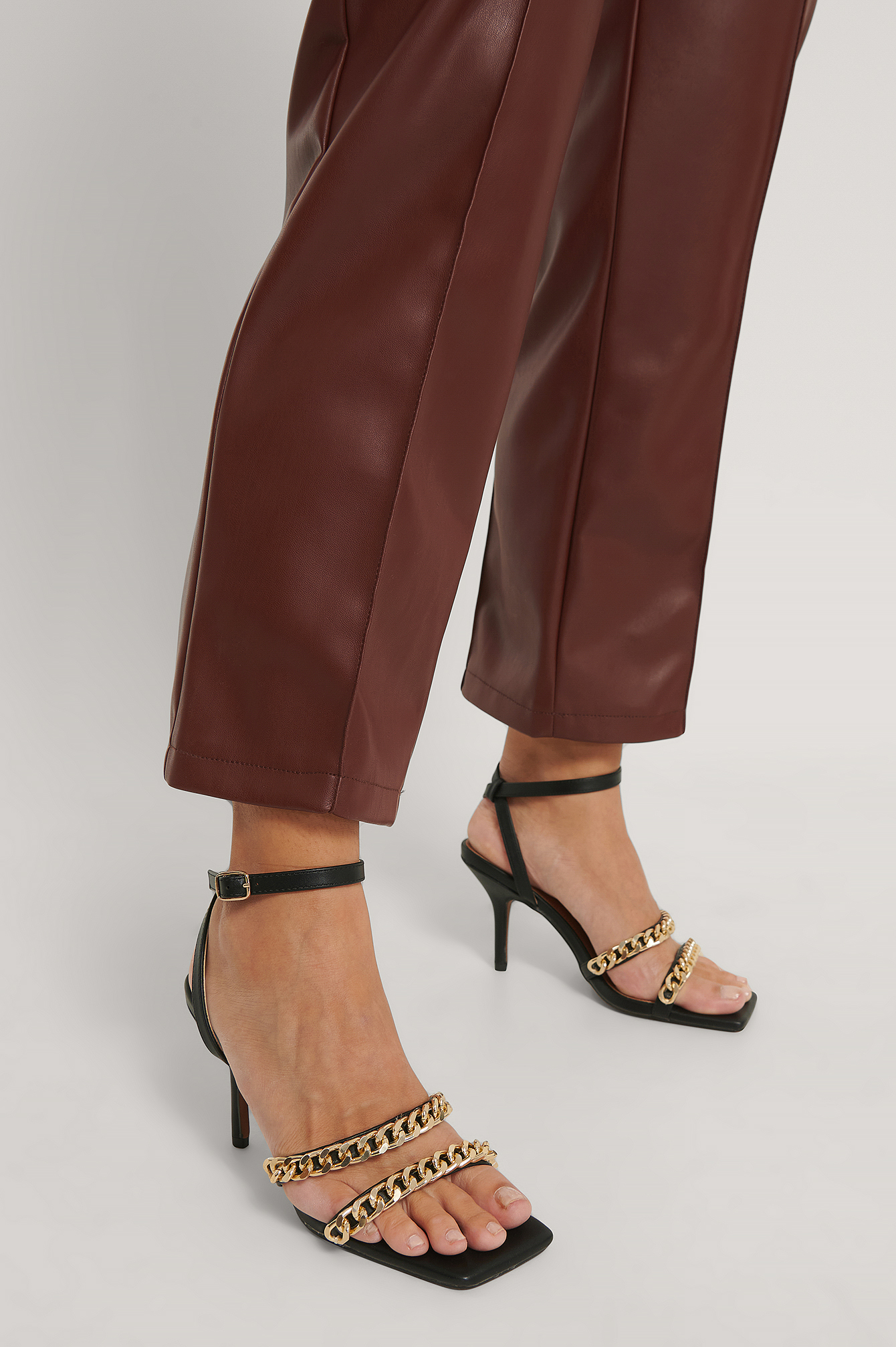 Chunky Chain Strappy Heels Black | na-kd.com