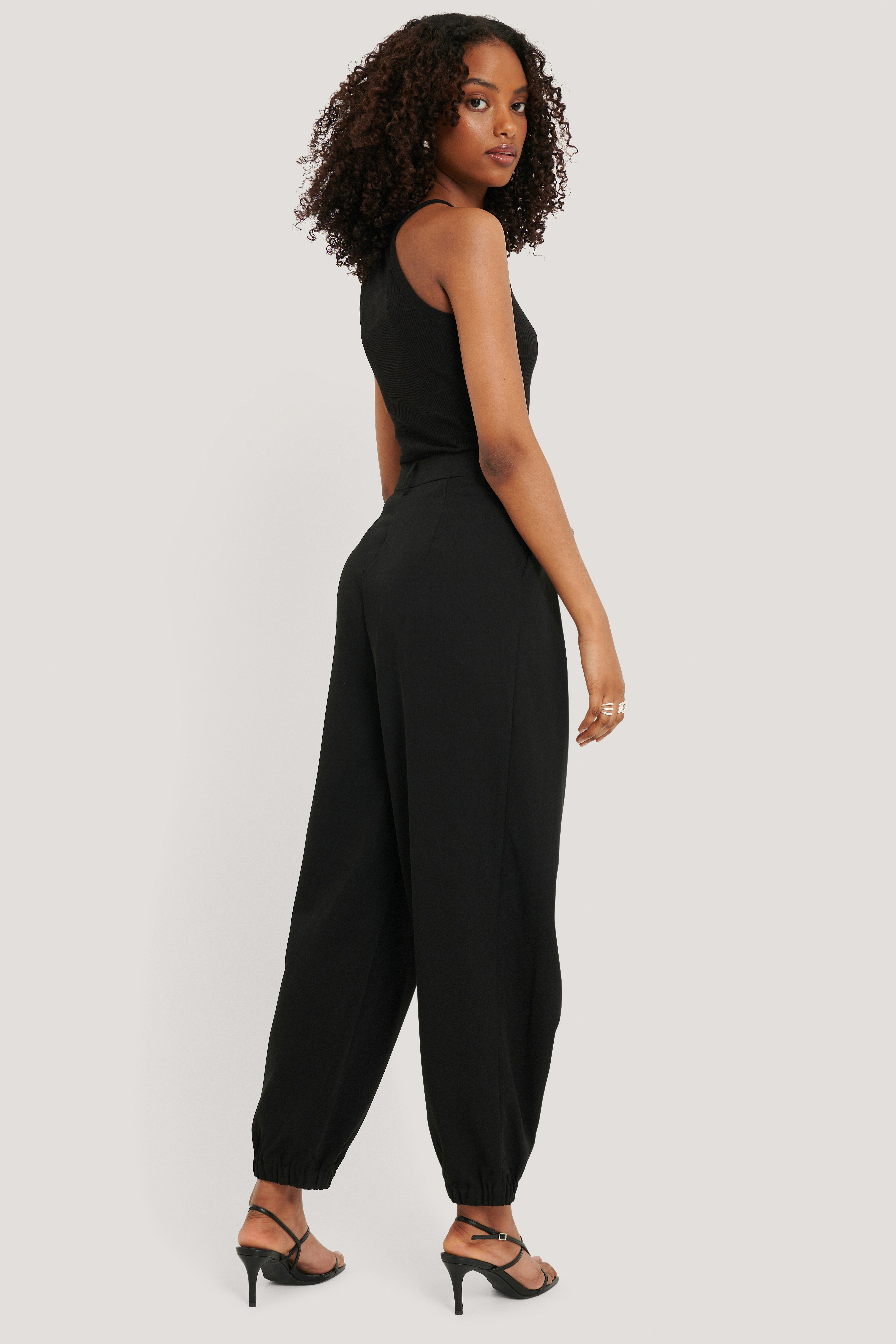 Cocoon Elastic Suit Pants Schwarz | na-kd.com