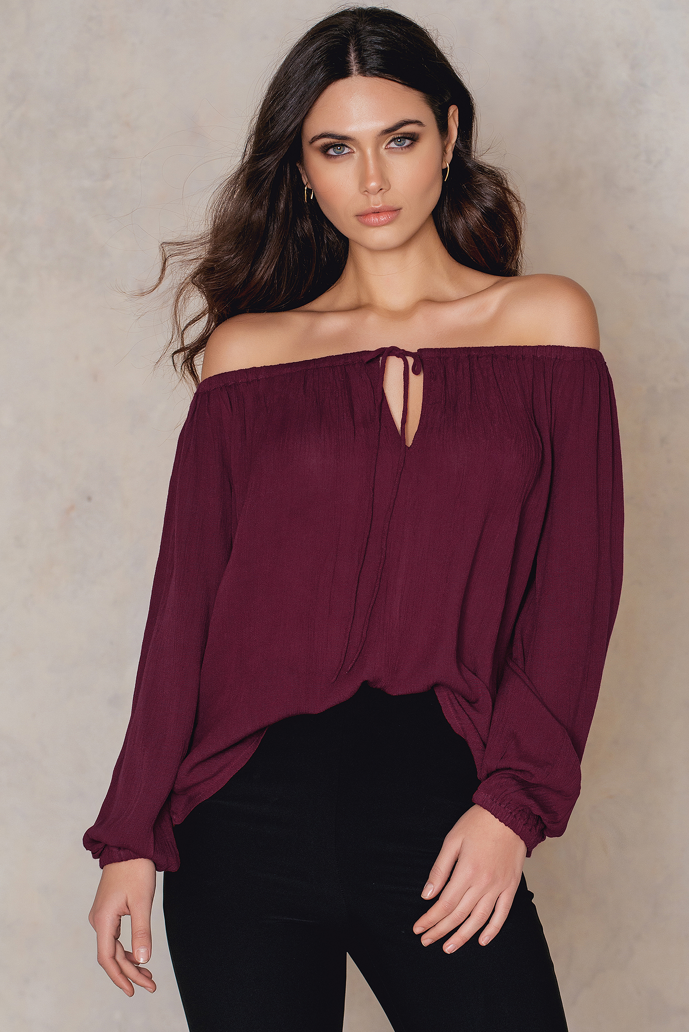 Cold Shoulder Blouse Red | NA-KD