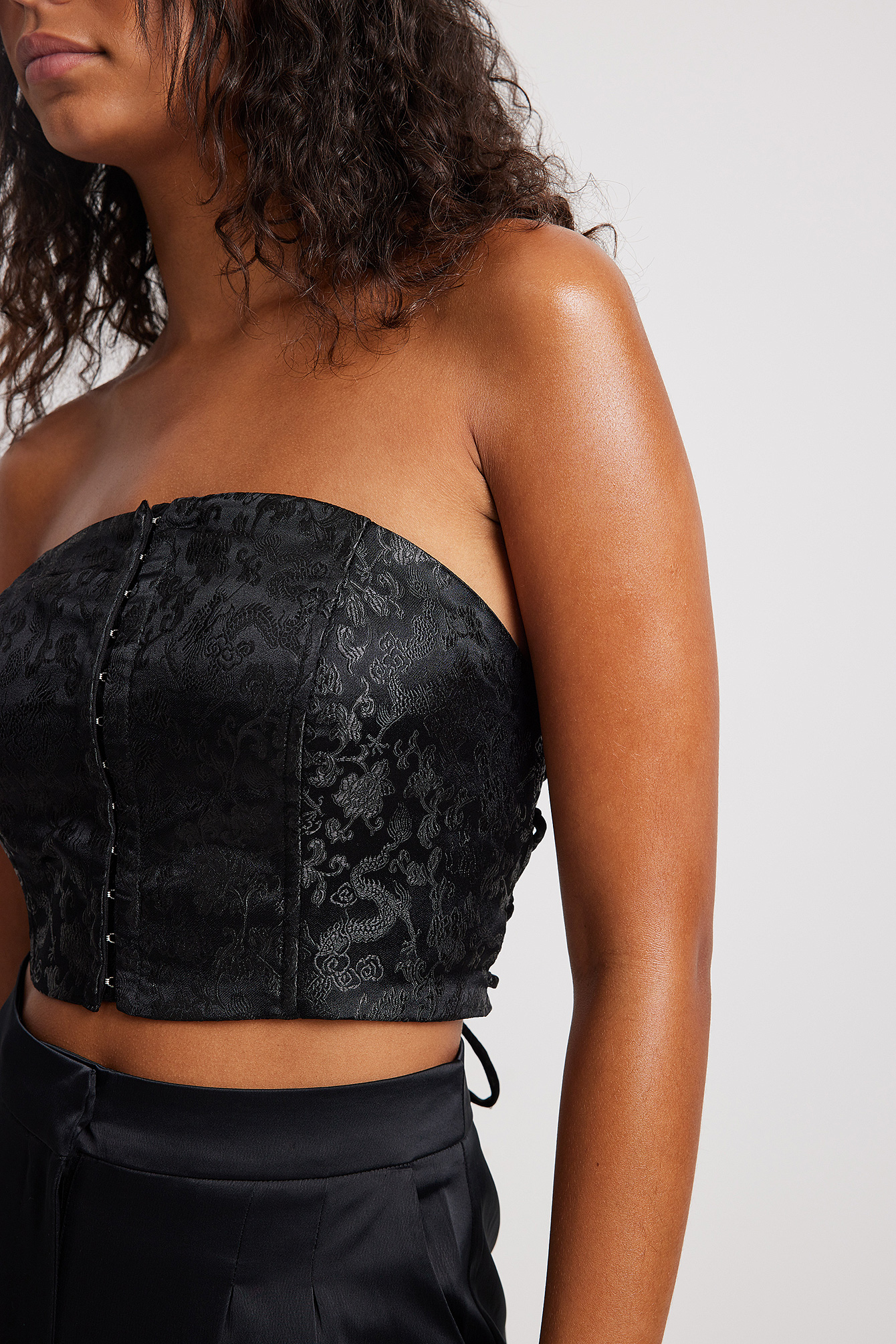Cropped Jaquard Tube Top Black | NA-KD