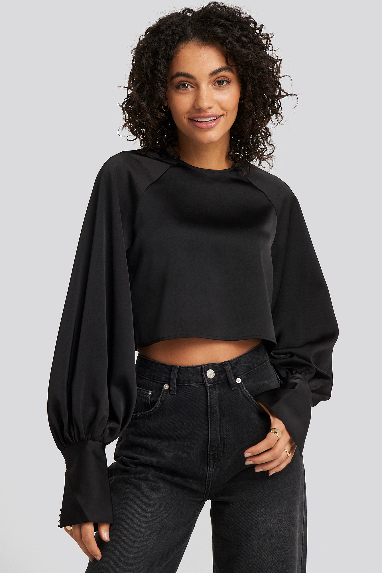 Cropped Satin Balloon Sleeve Blouse Noir | NA-KD