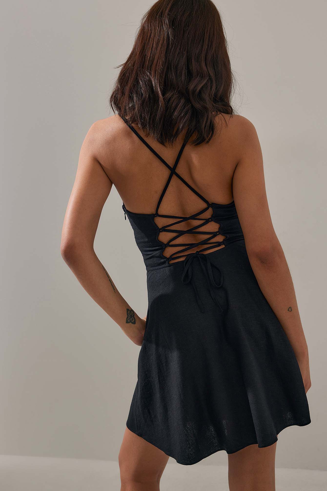 Crossed Back Mini Linen Dress Black | na-kd.com
