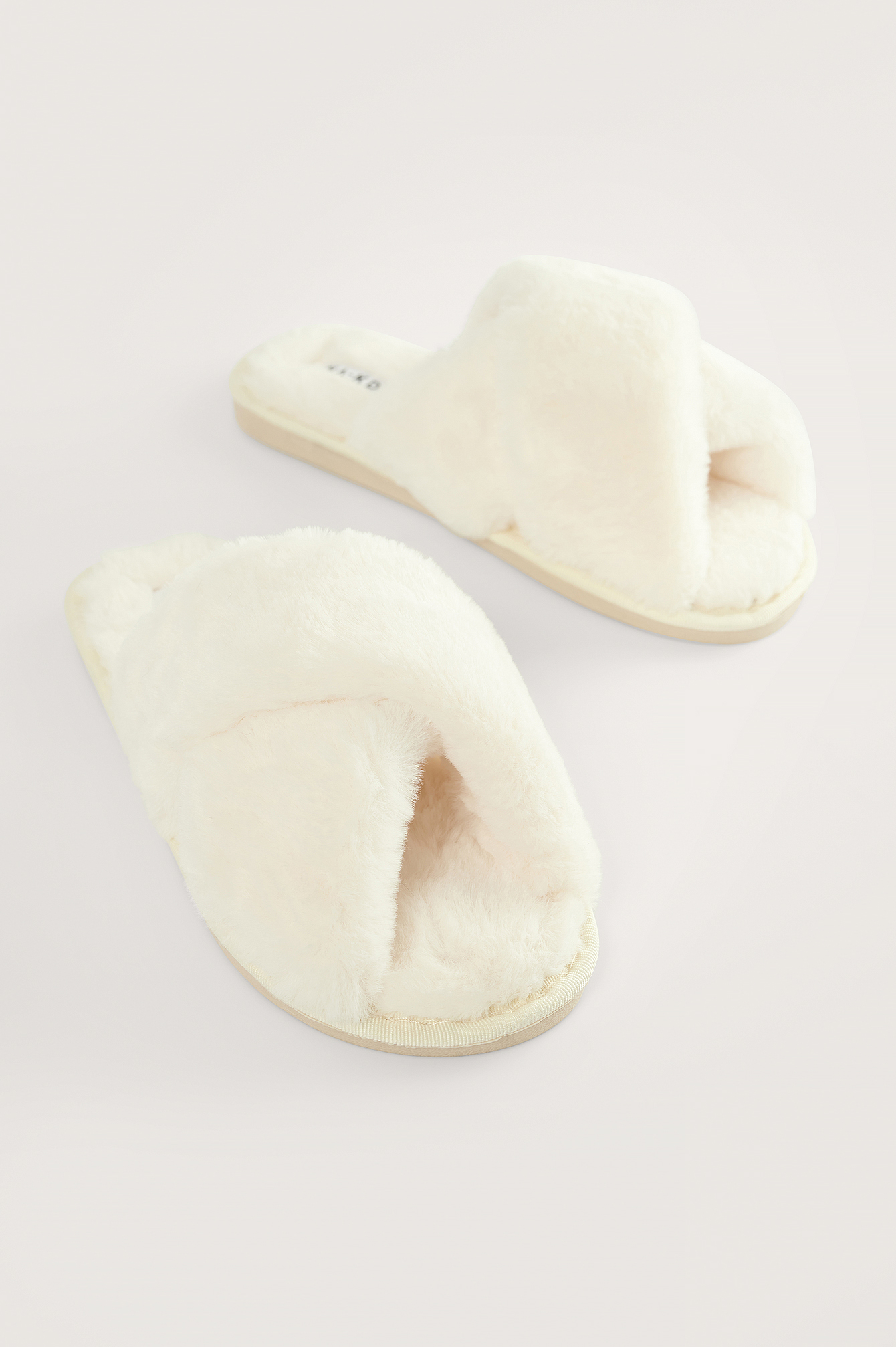 Crossed Fluffy Home Slippers White | na-kd.com