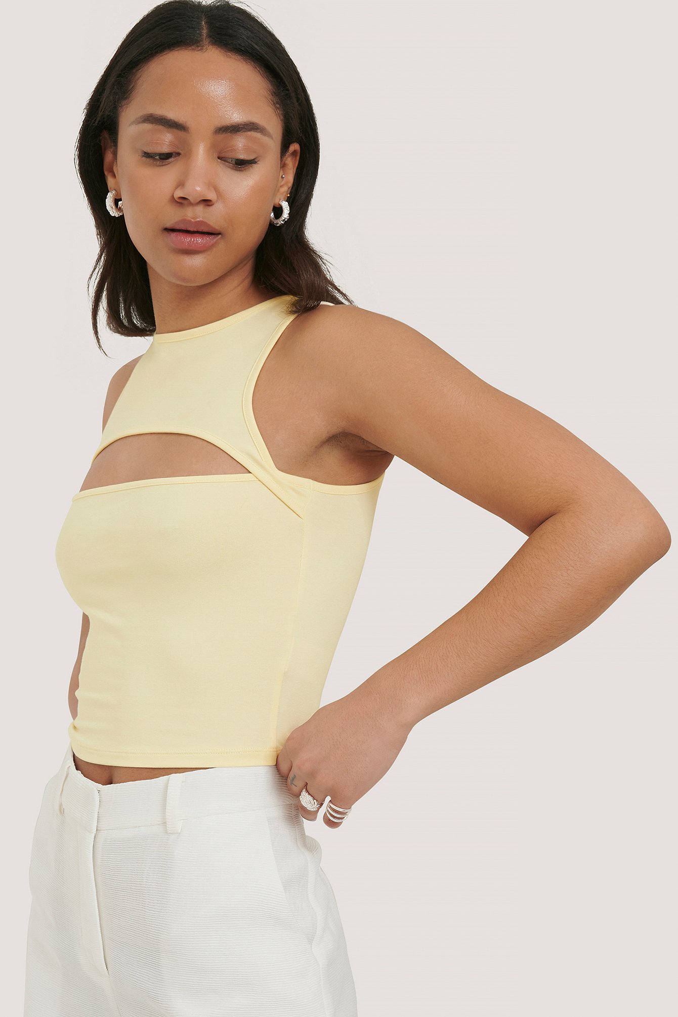 Cut Out Cropped Top White | NA-KD