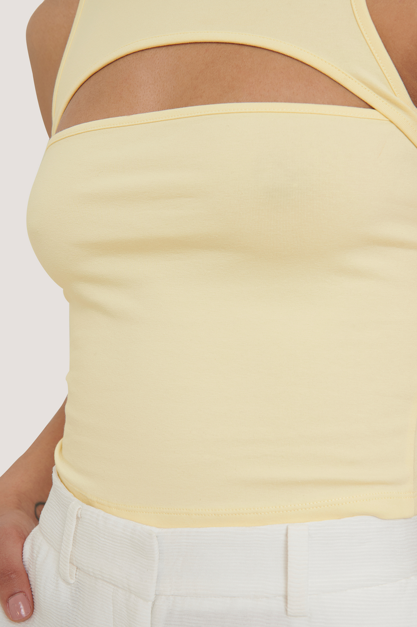 Cut Out Cropped Top White | na-kd.com