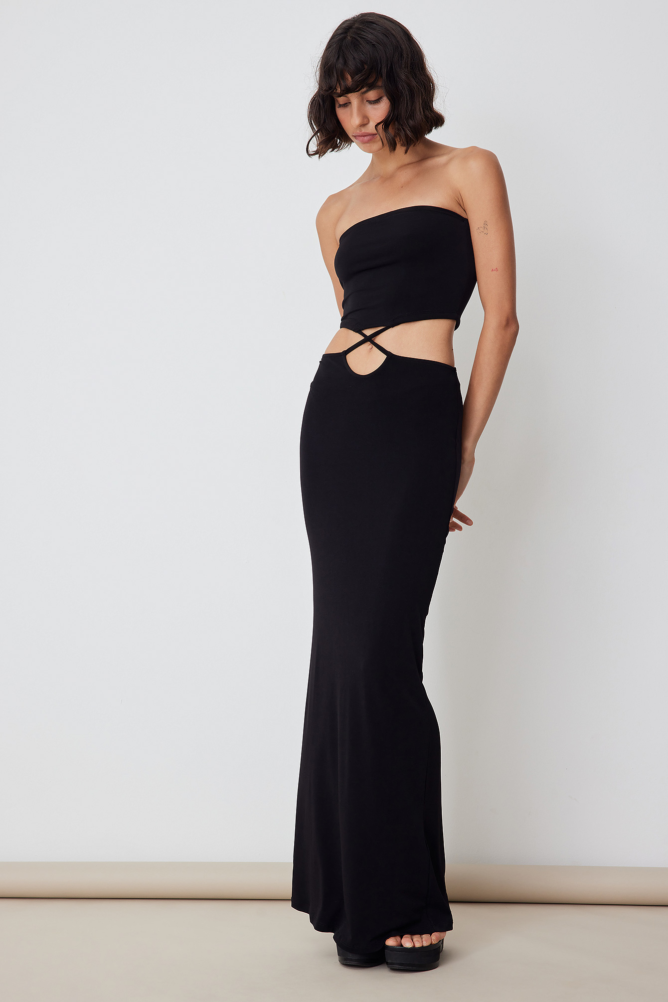 Cut Out Detail Bandeau Jersey Dress Black | NA-KD