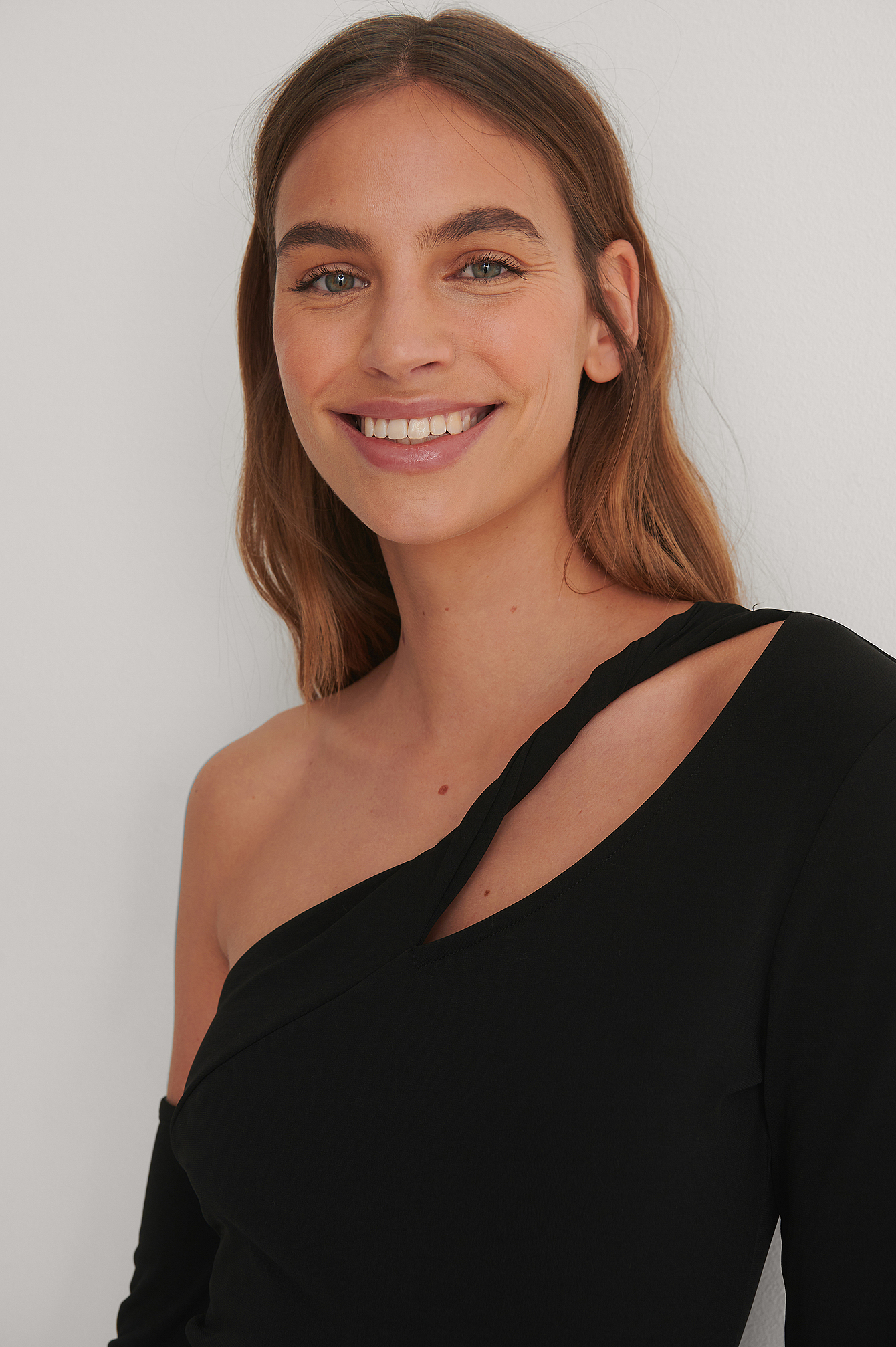 Cut Out Dropped Shoulder Top Black | NA-KD