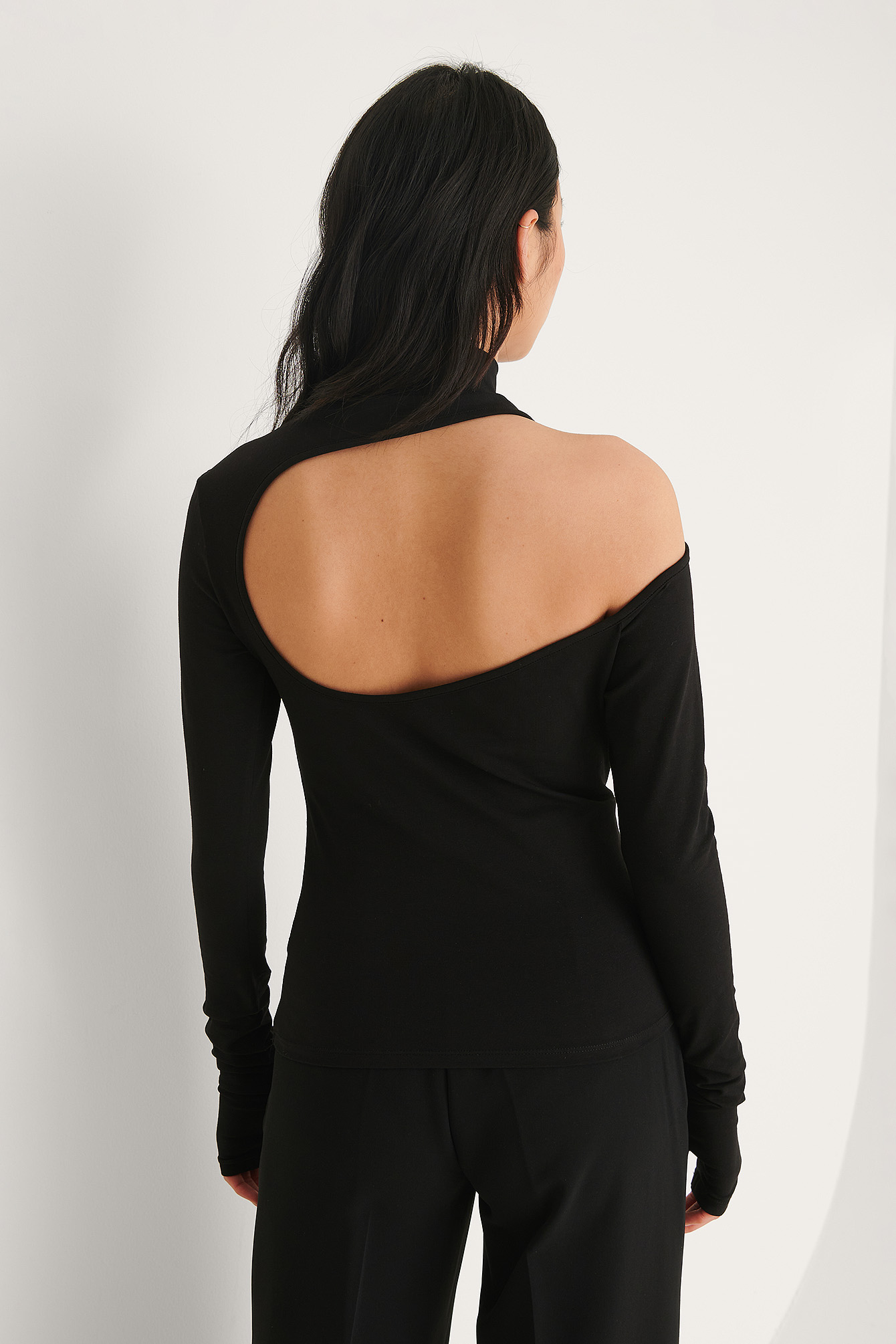 Organic Cut Out Shoulder Top Black | na-kd.com