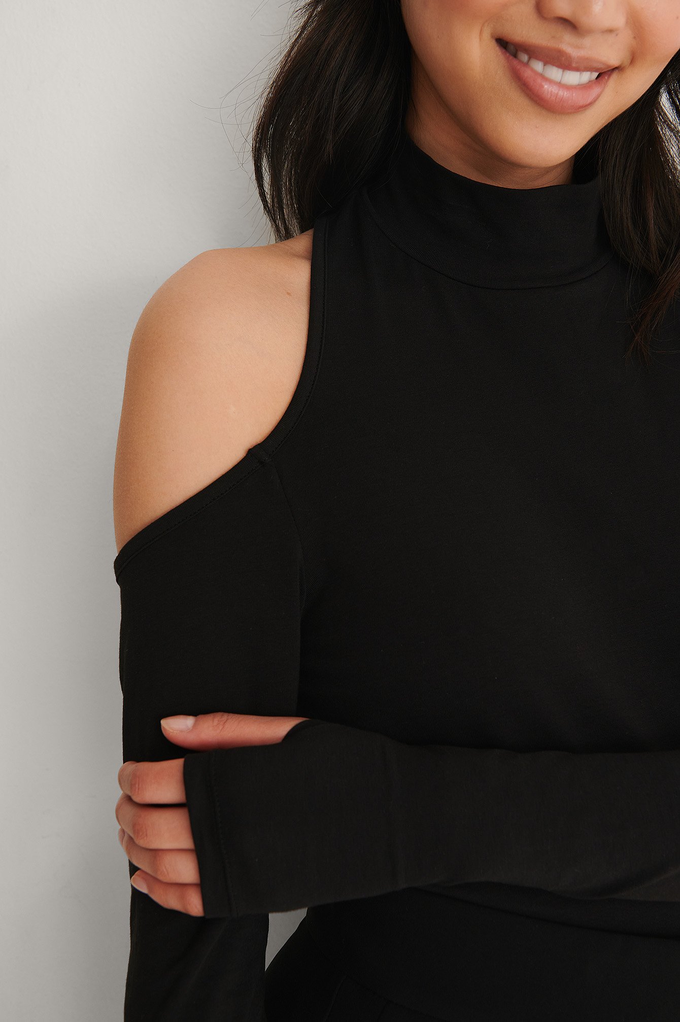 Organic Cut Out Shoulder Top Black | na-kd.com