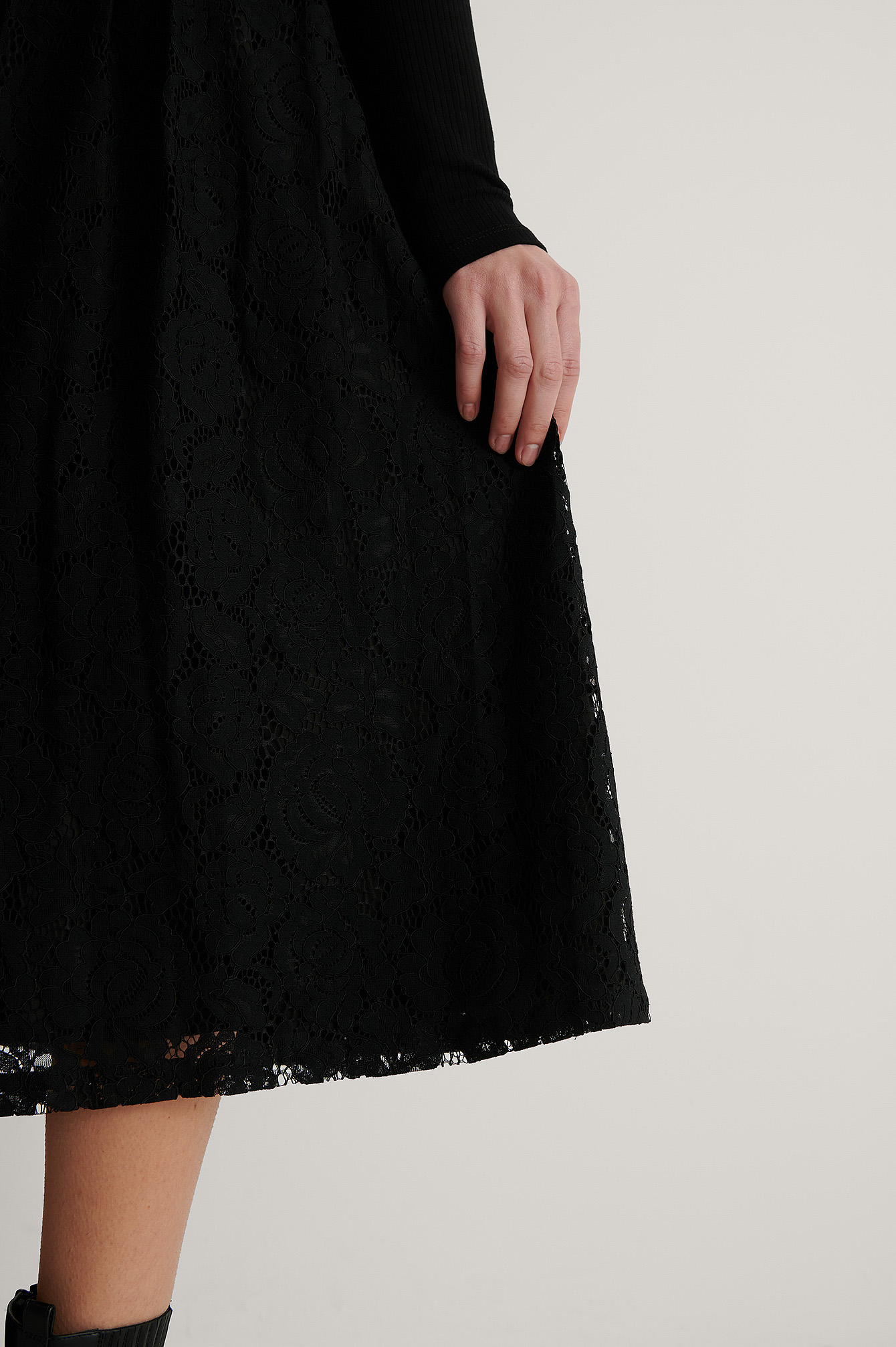 Darted Lace Midi Skirt Black Na