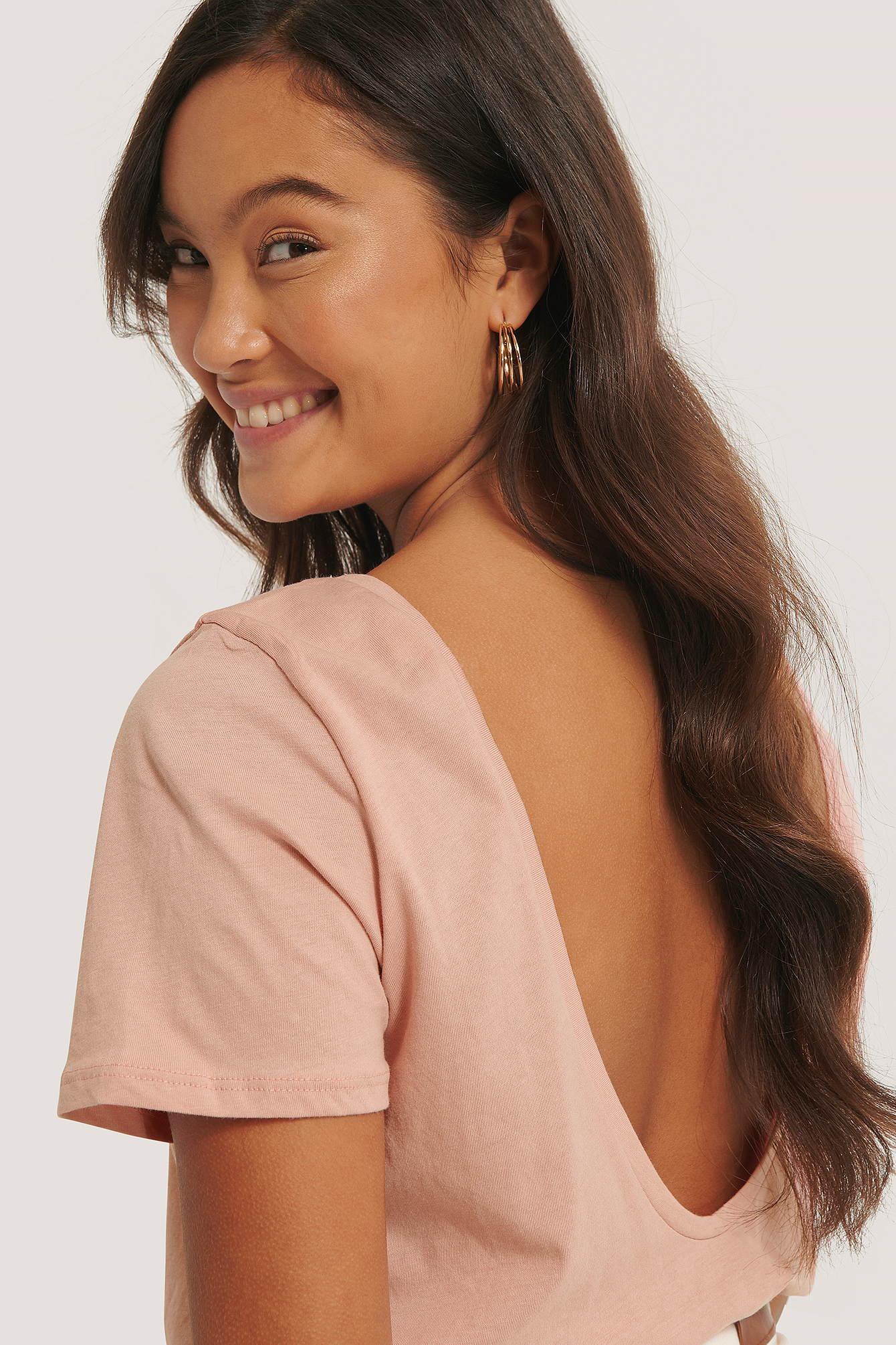 Deep Back Tee Rose | NA-KD