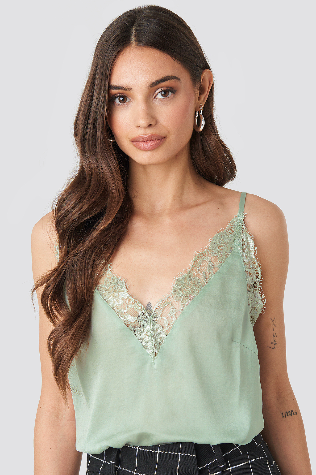 Deep Front Lace Singlet Grün | NA-KD