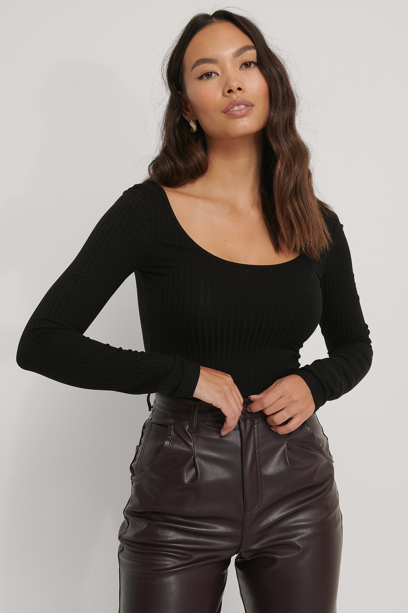 Deep Round Neck Rib Top Blue | na-kd.com