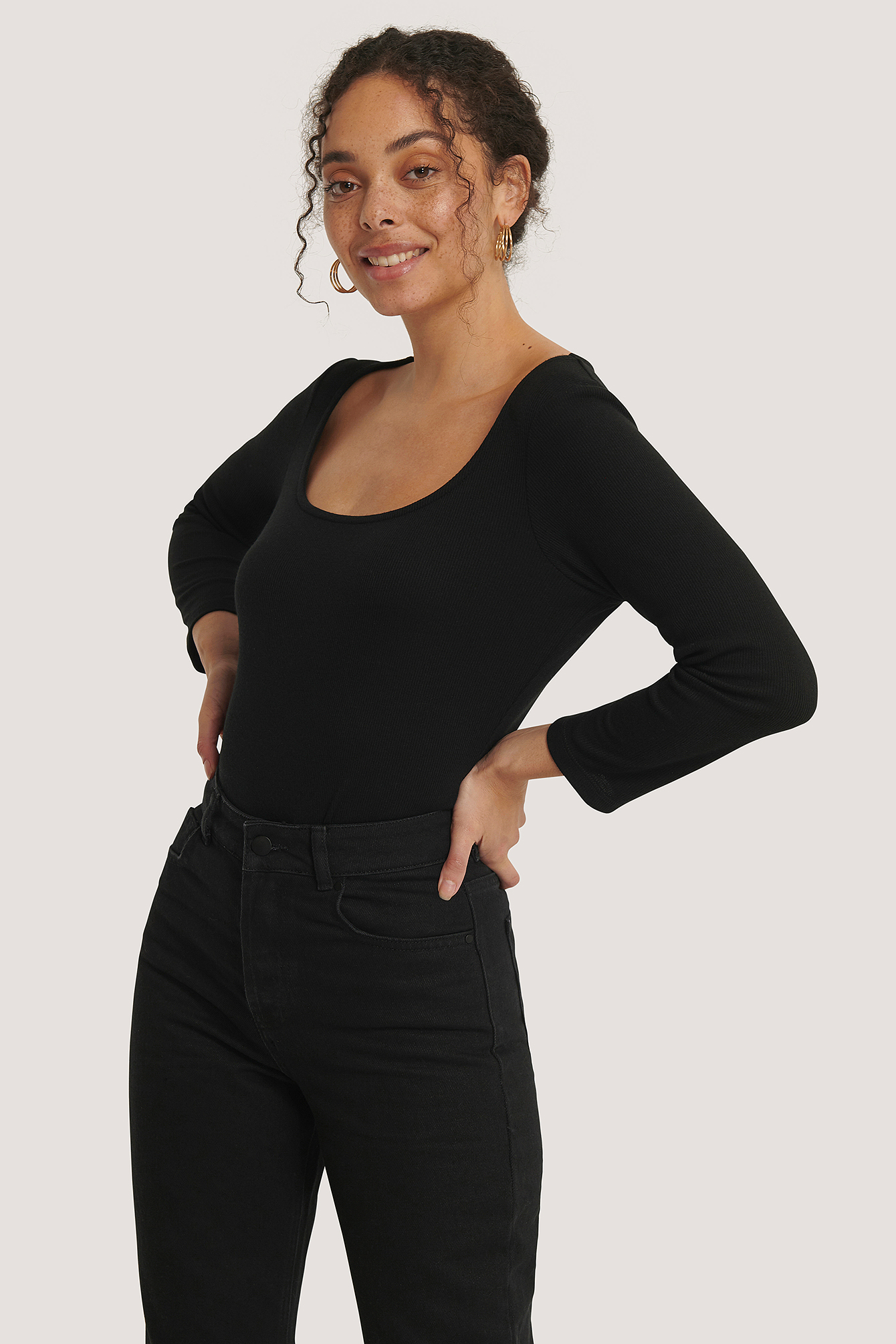 Deep Round Neck Ribbed Body Black | NA-KD