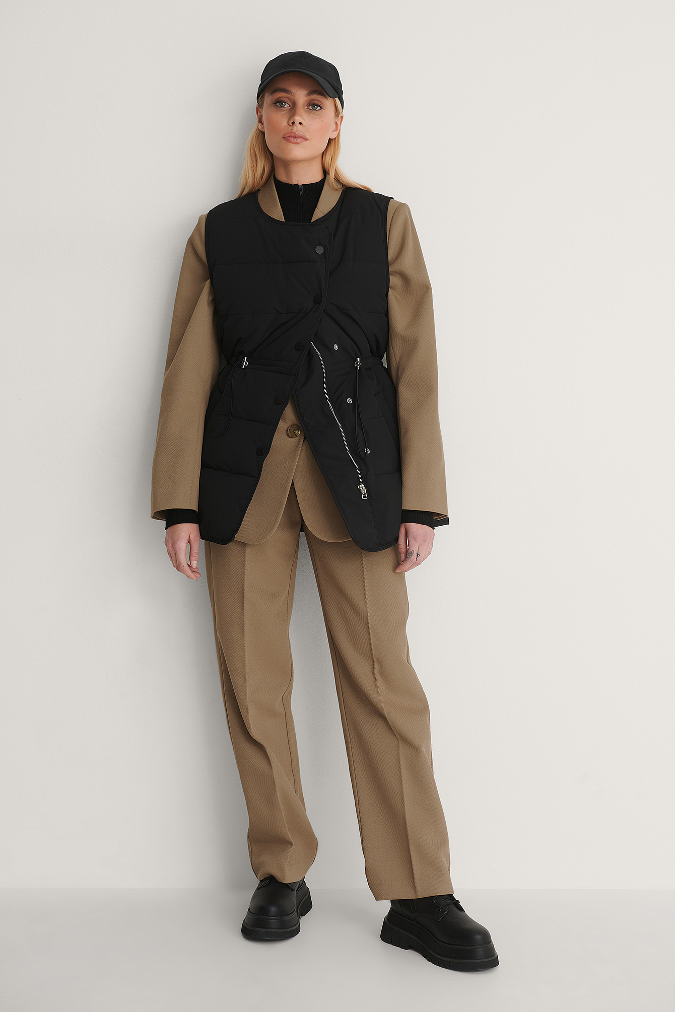 Drawstring Padded Vest Black | NA-KD