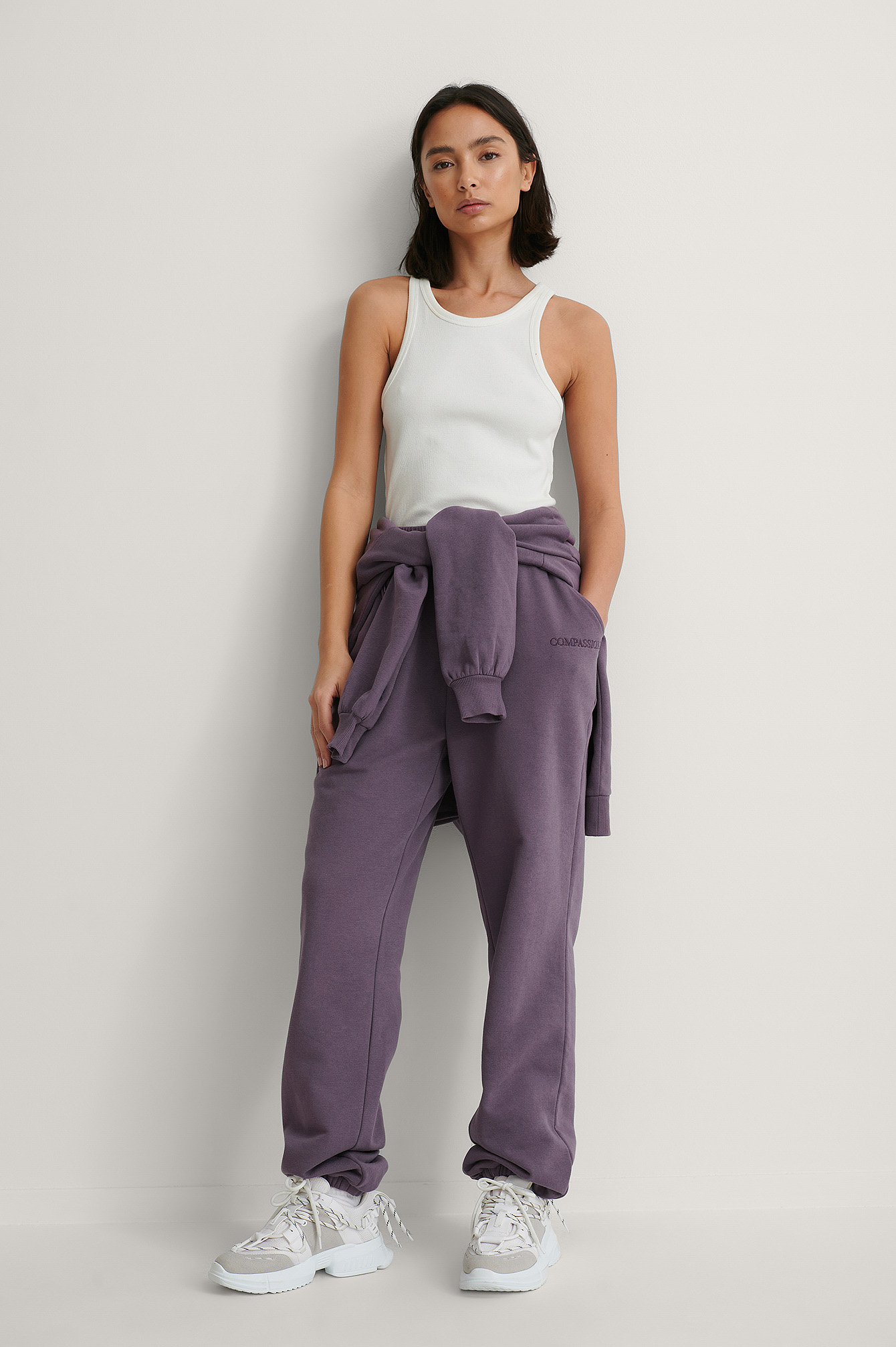 Embroidery Detail Sweatpants Purple | NA-KD