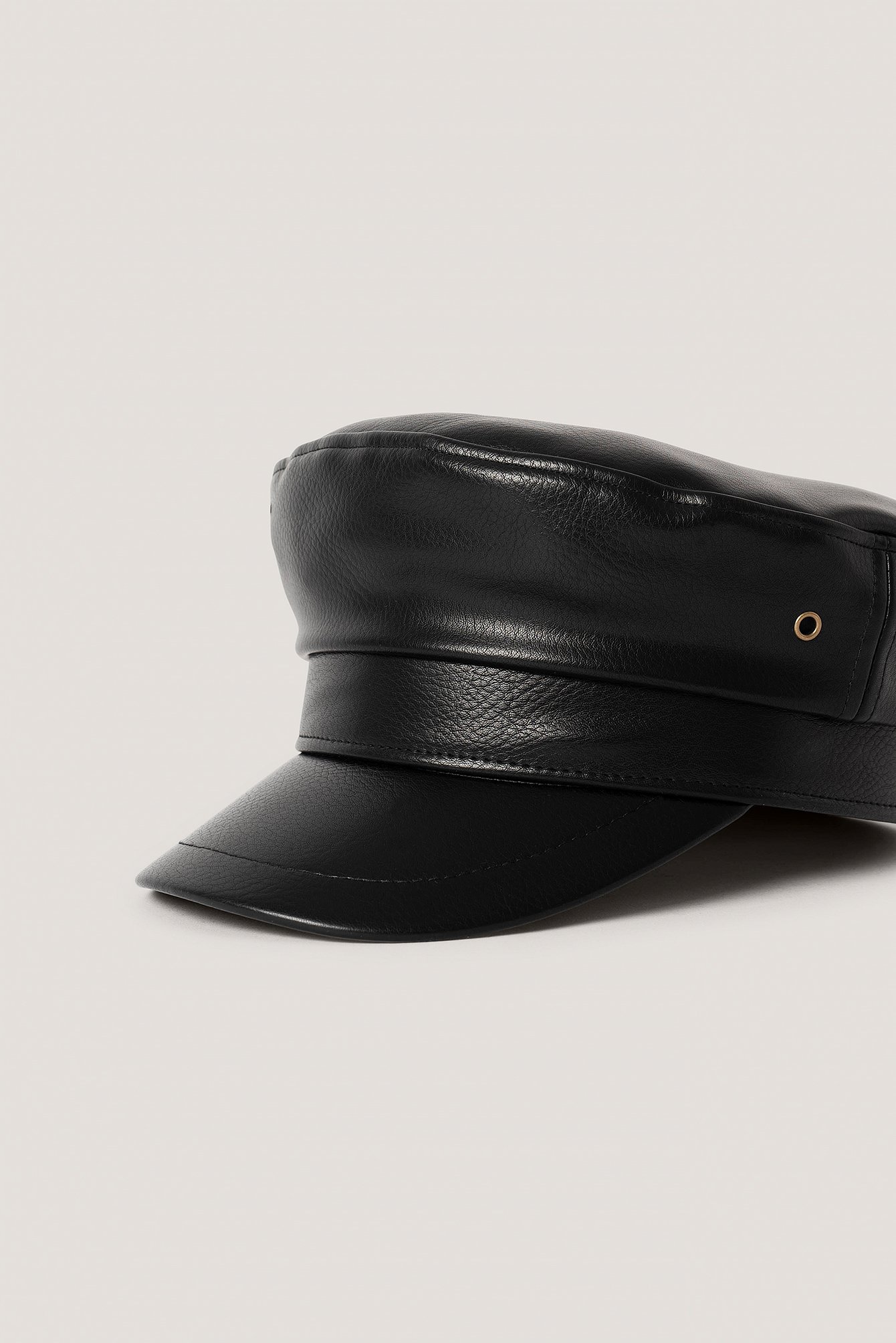 Faux Leather Captain Cap Schwarz | na-kd.com