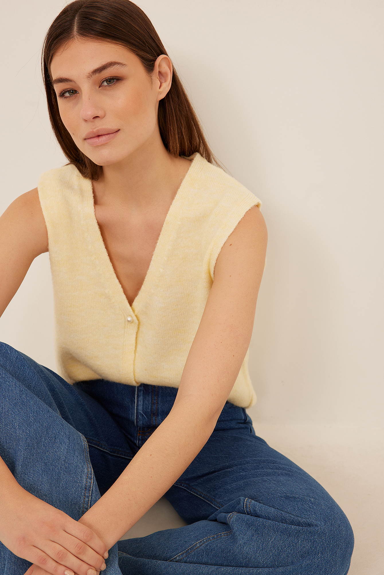 Fine Knitted Pearl Button Vest Yellow | na-kd.com