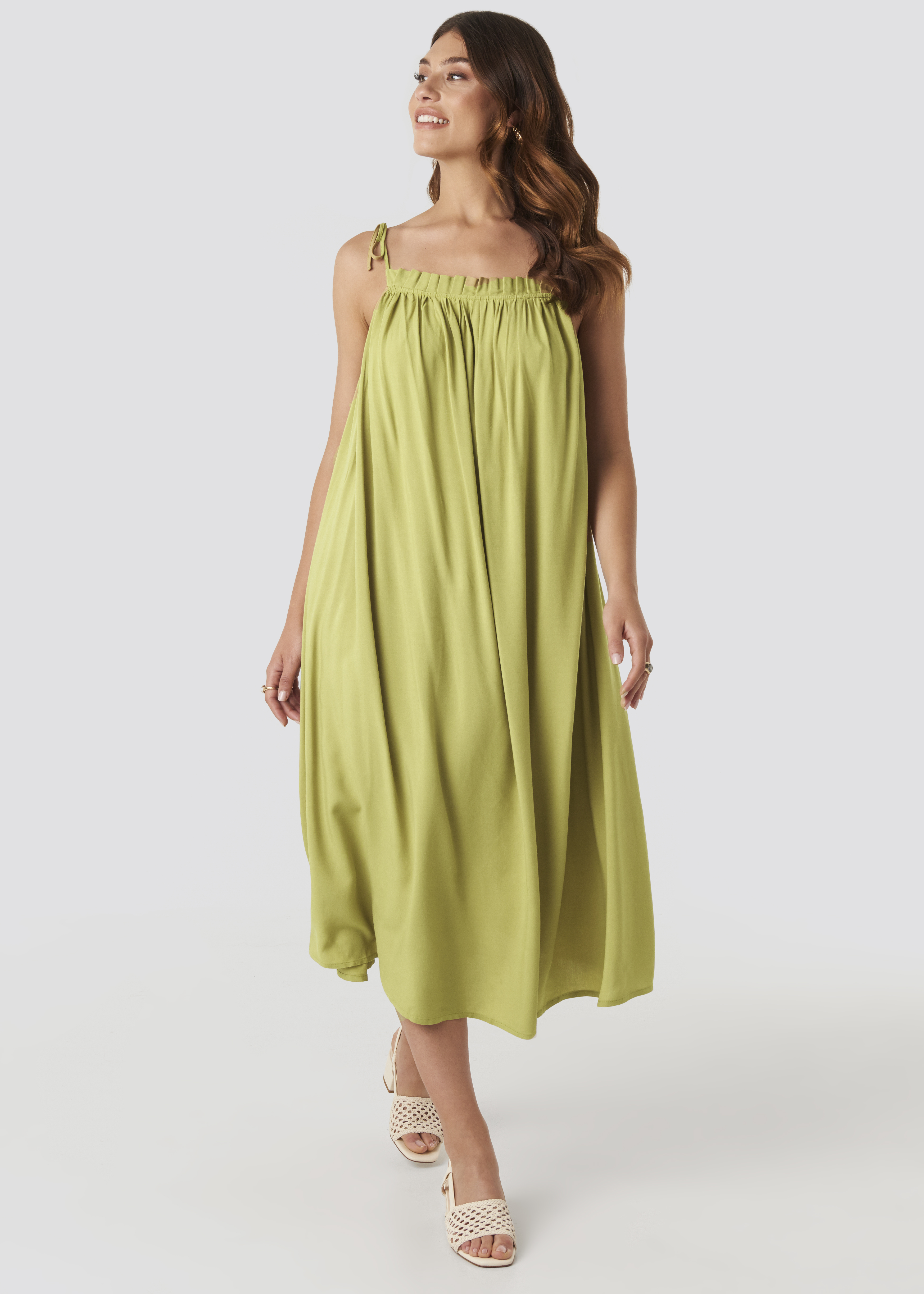 Flowing Straight Neck Midi Dress Grün | NA-KD